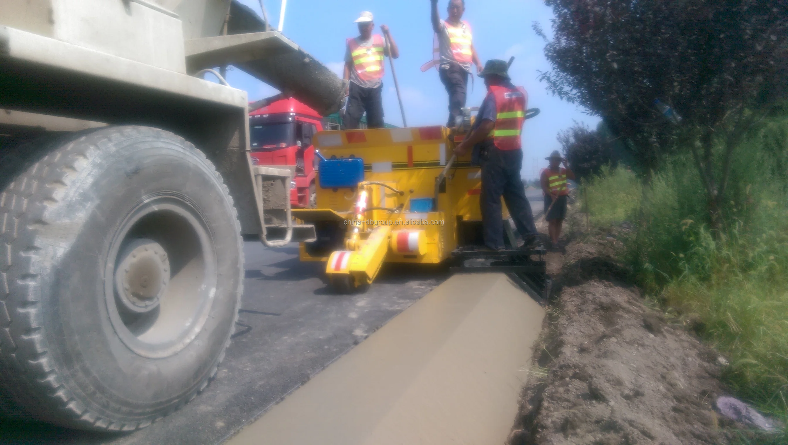 Concrete Paver Machine - Efficient Curb and Gutter Solutions