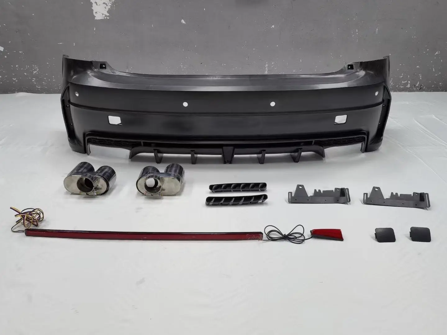 Auto Parts Pu Rear Bumper Lip Diffuser for Lexus 2006-2012 Is250 Is350 ...