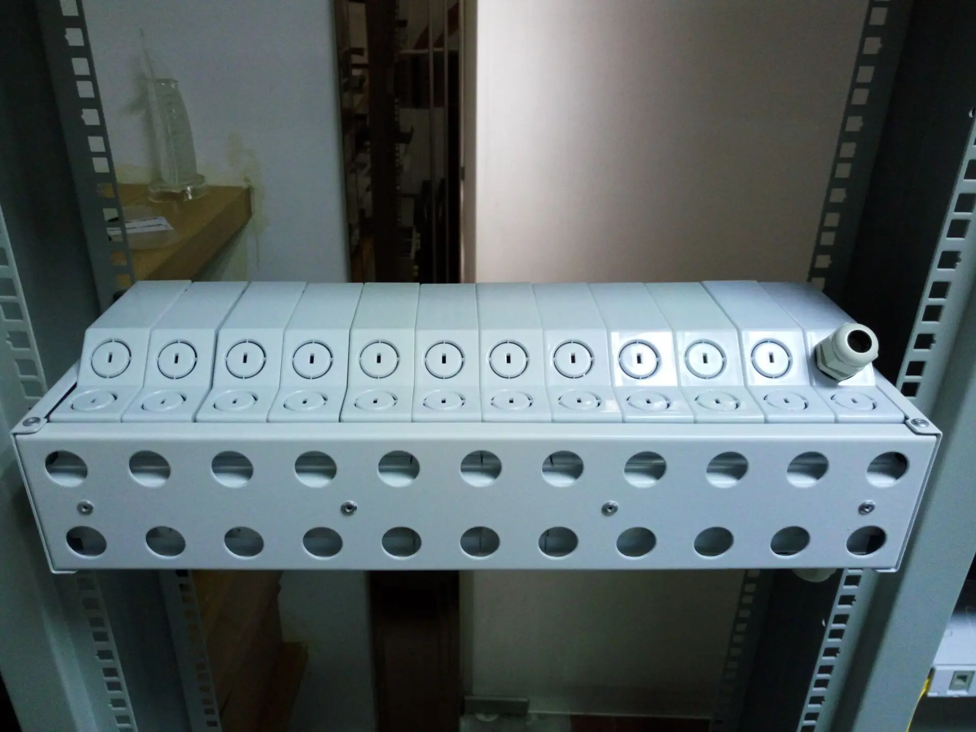 DIN Rail Plastic Fiber Optic Terminal Box 8 12 24Core Port Indoor Mount ...