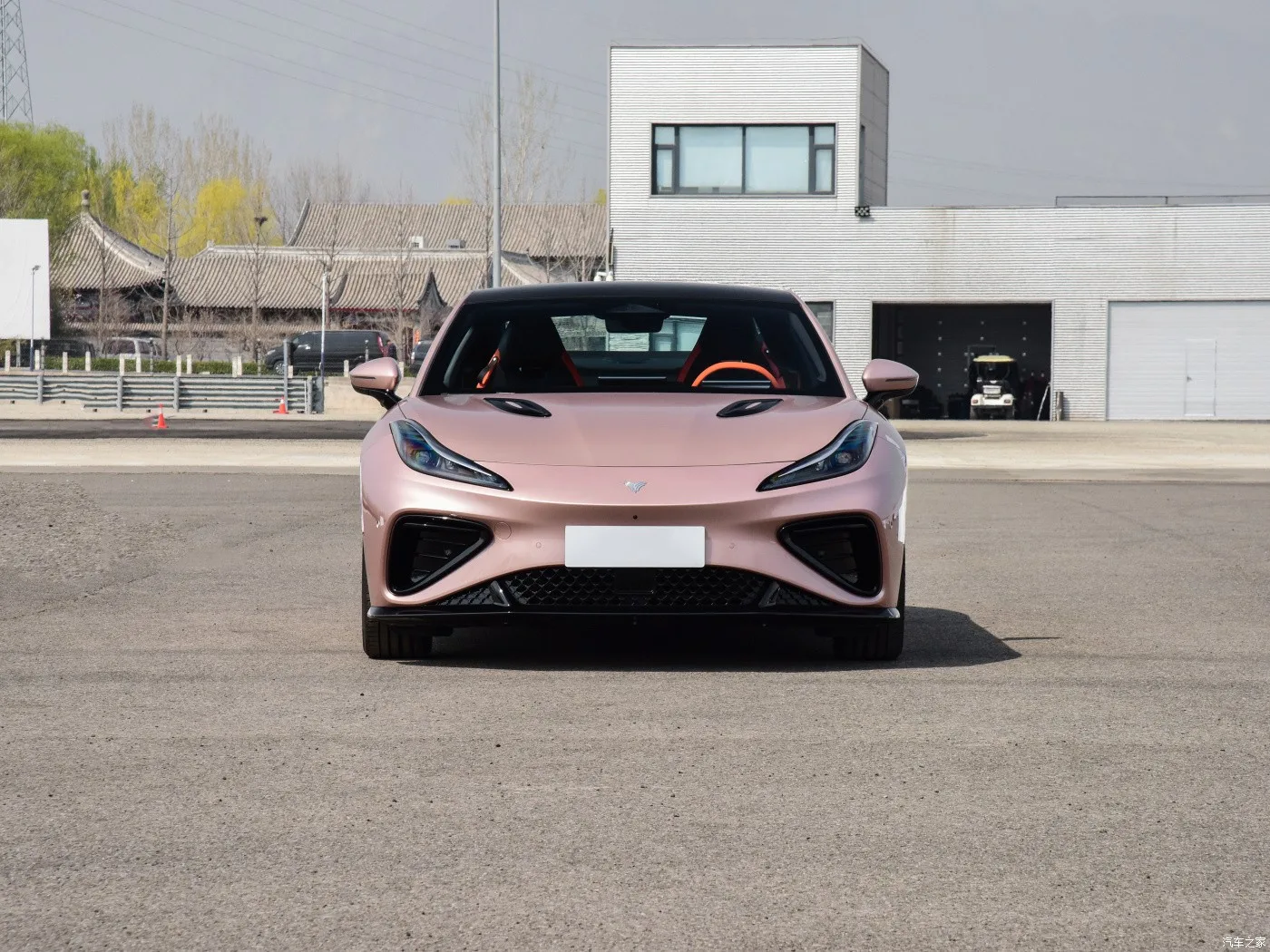 NETA GT - Pure Electric Car with 340KW Power & 190km/h Speed