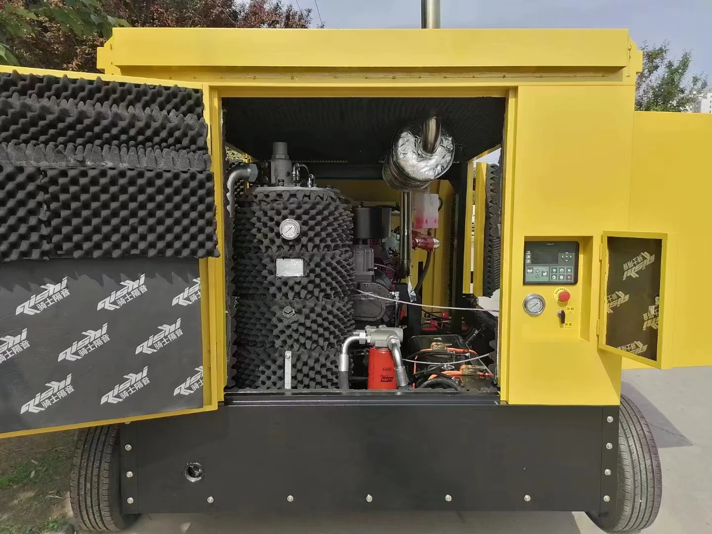 Industrial Rotary Screw Diesel Engine 8bar 10bar Wheeled Type Air ...