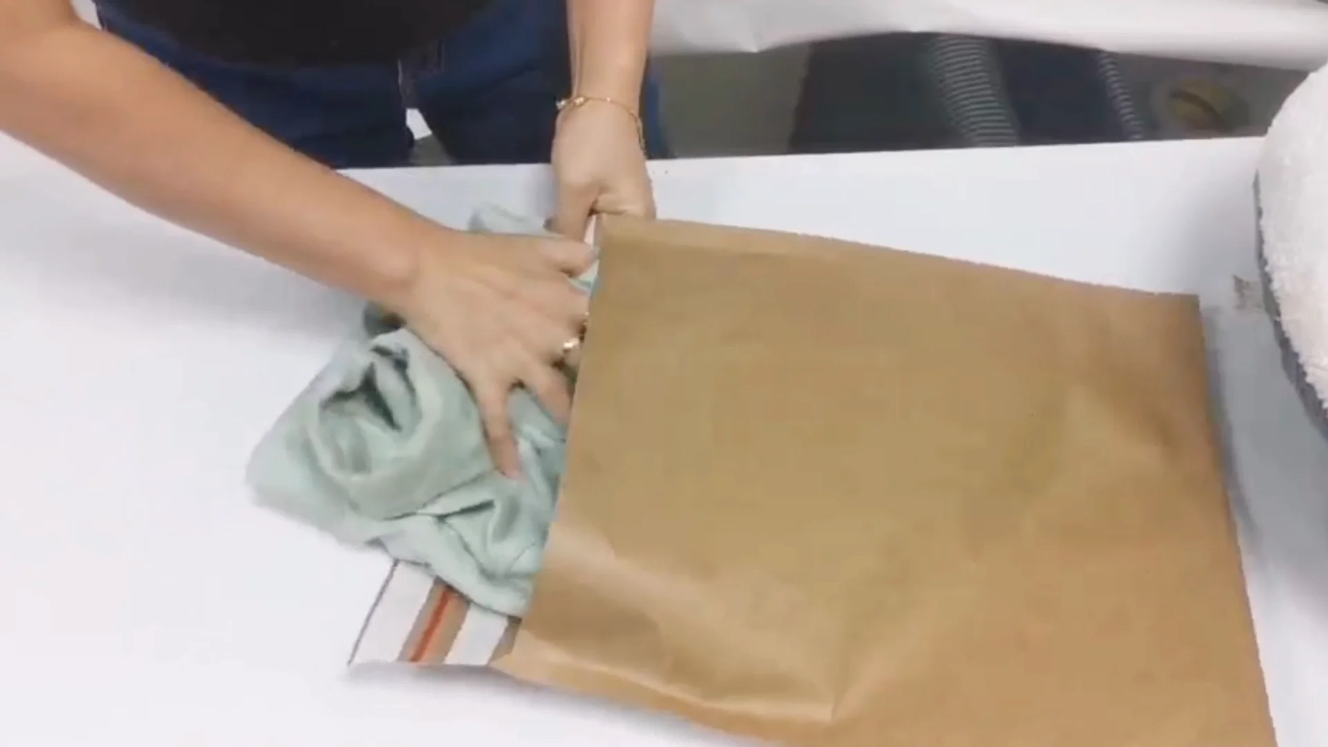 Fsc 100% Recyclable Reusable Kraft Mailers Self Sealing Tear Resistant ...