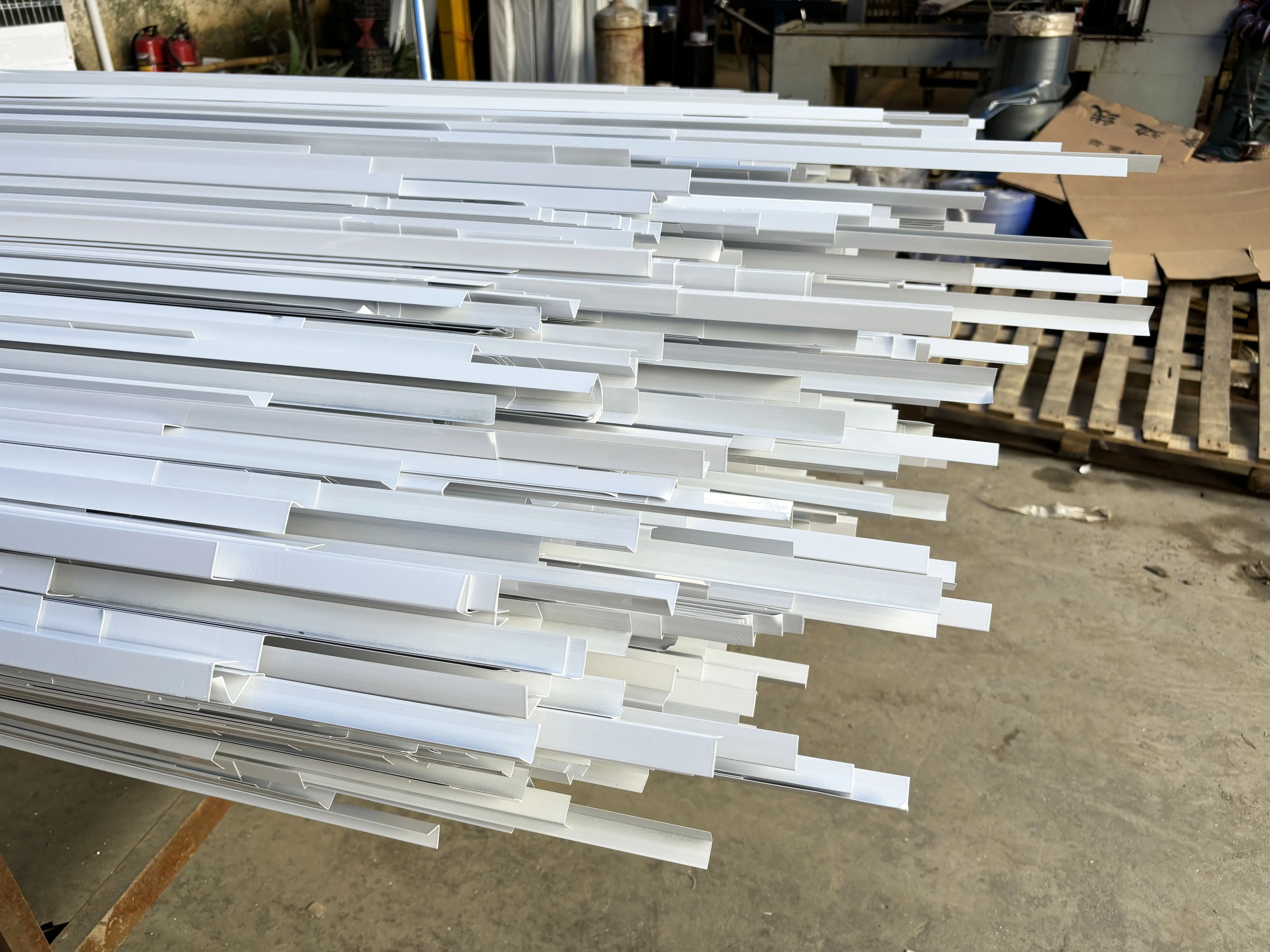 Aluminum Alloy Circular Arc Lining Filling Profile Extrusion