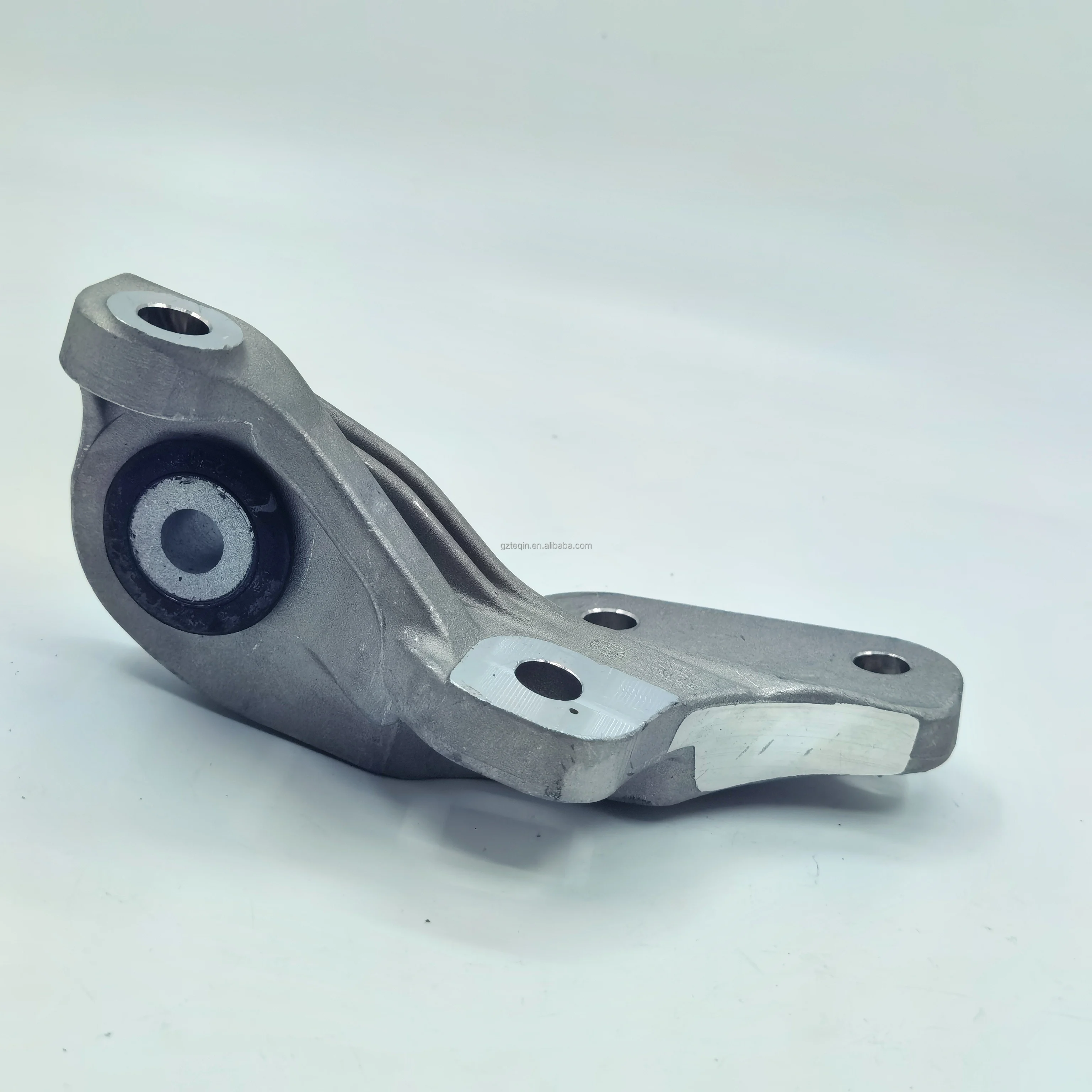 Auto Parts Transmission Mount Strut Bracket 85107771 84147063 84618126 ...