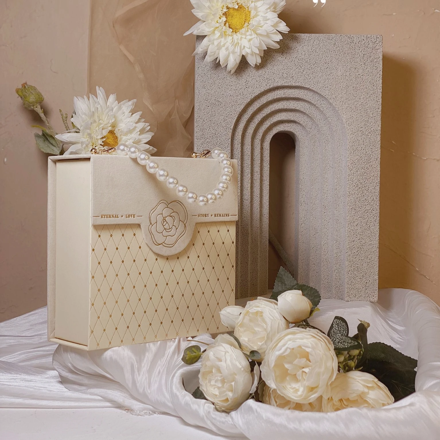 Luxury Rigid Wedding Favor Gift Box - Velvet & Pearl