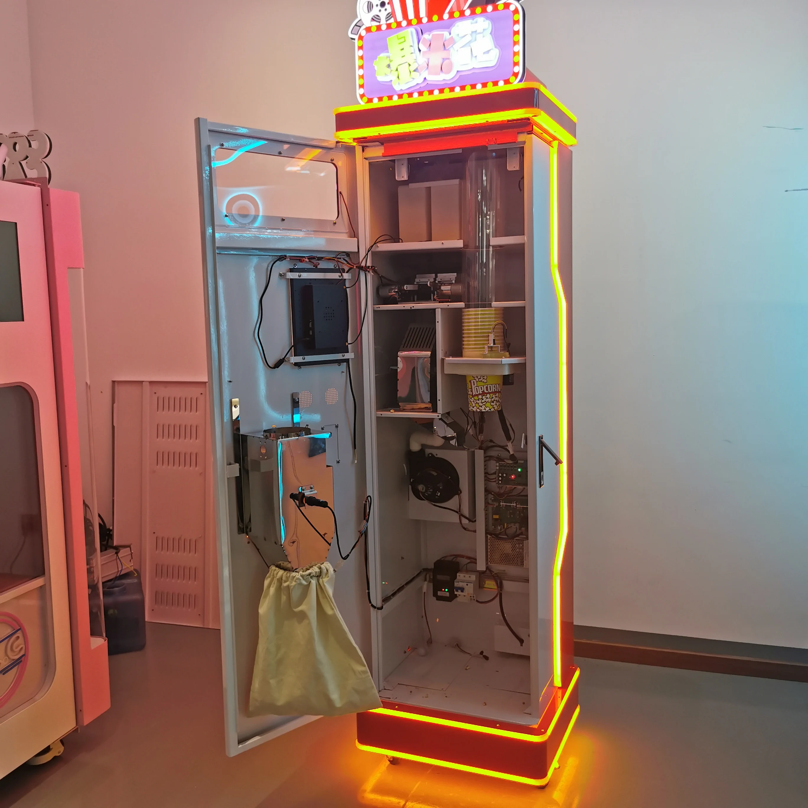 Vintage Popcorn Vending Machine - High Quality & Professional