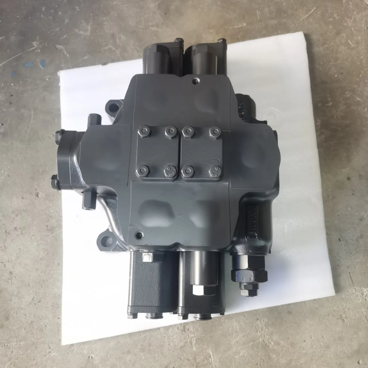 Komatsu WA500-3 main control valve 709-12-11903| Alibaba.com