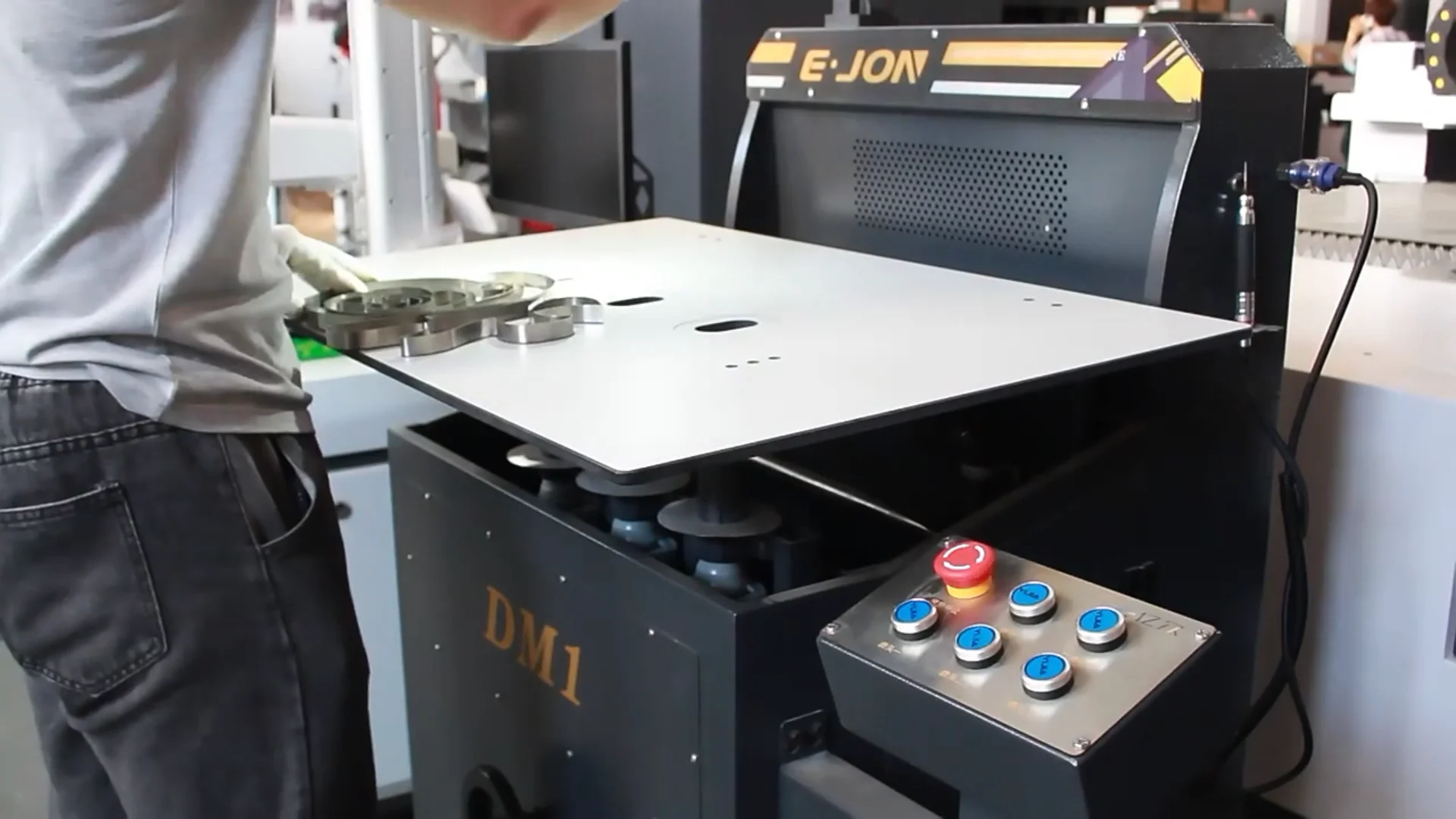 Ejon Advertising Metal Sign Logo Inner Hole Outer Contour Edge Grinding ...