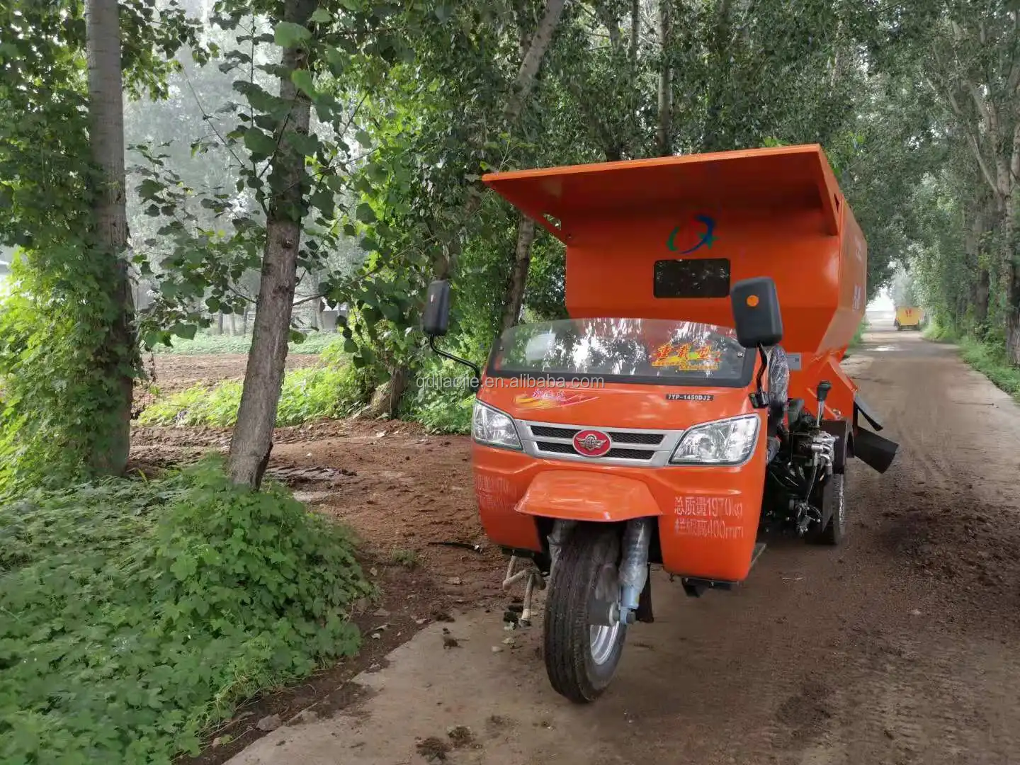 Manure Sand Cow Bedding Spreader - High Efficiency & Durability