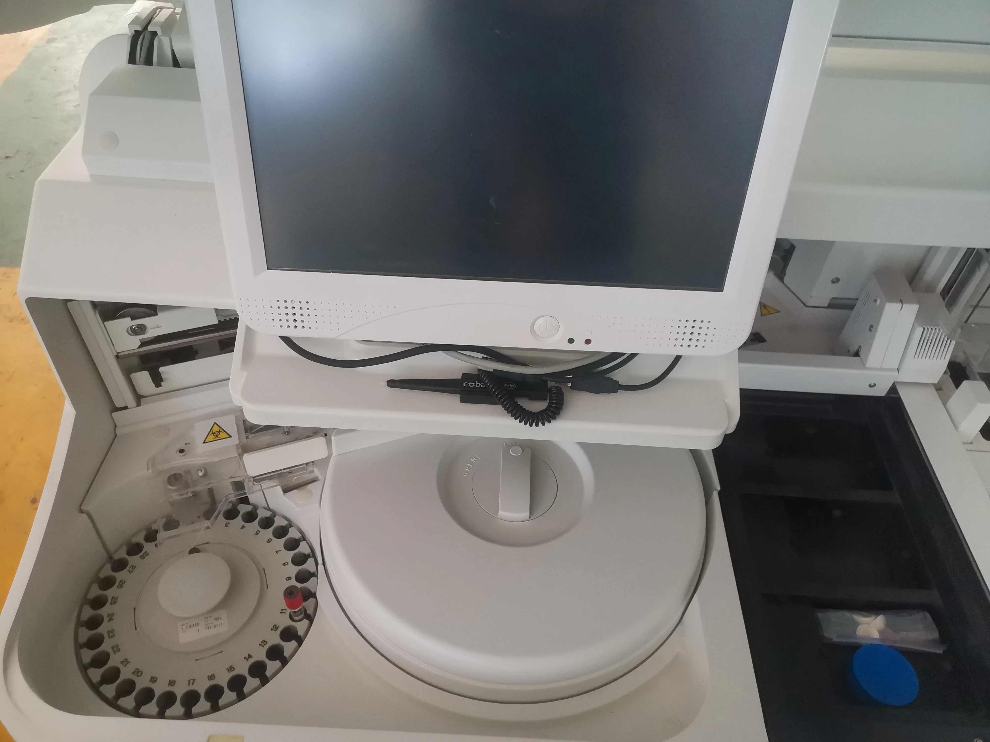 Roche Cobas E411 - Refurbished Automatic Immune Analyzer