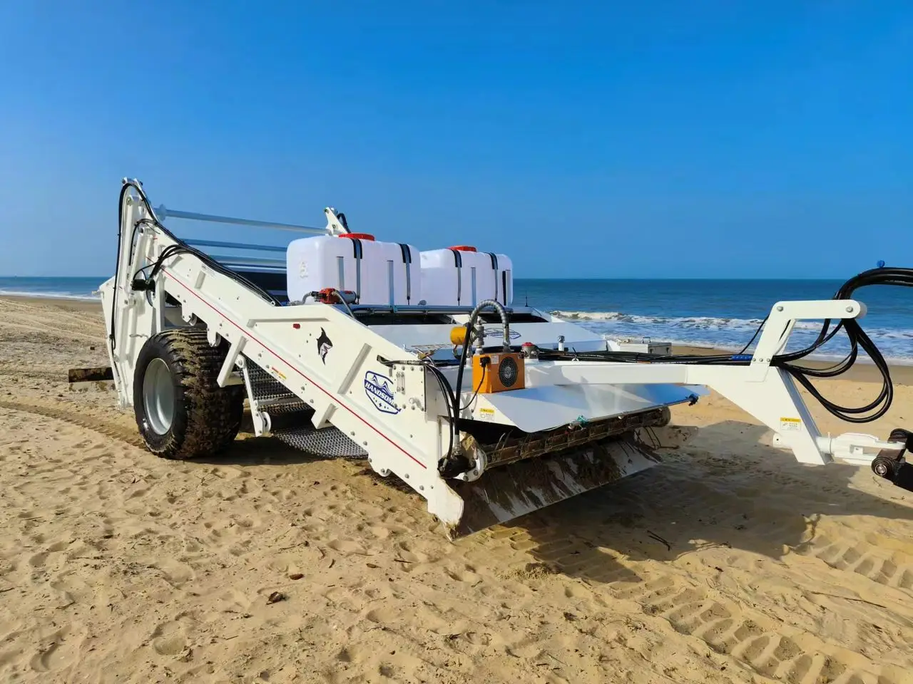 Efficient Beach Cleaning Machines - Sand Sweeper Solutions