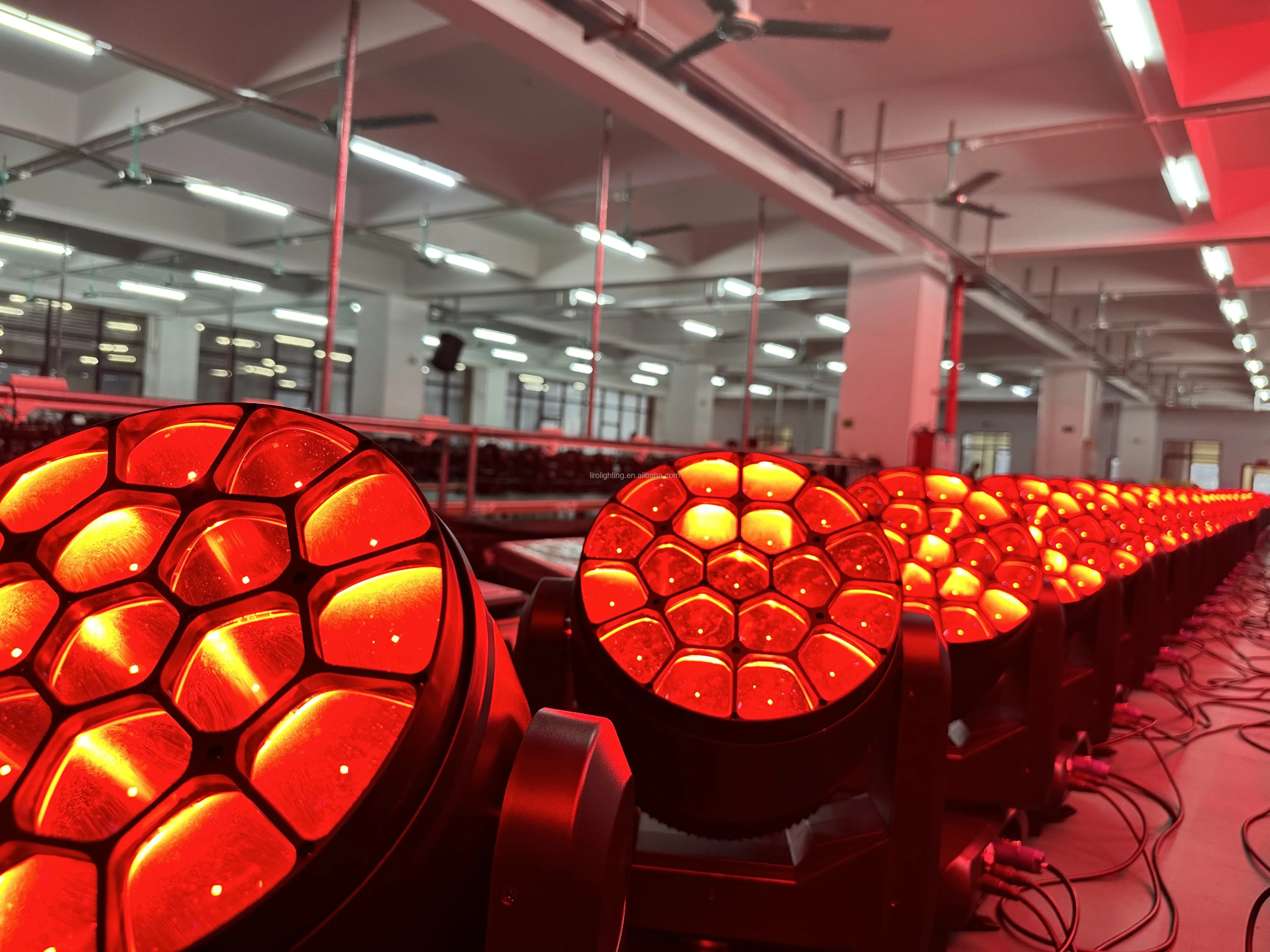 Liro Stage Lighting Mini B-Eye 1940 RGBW - 19pcs*40w LED