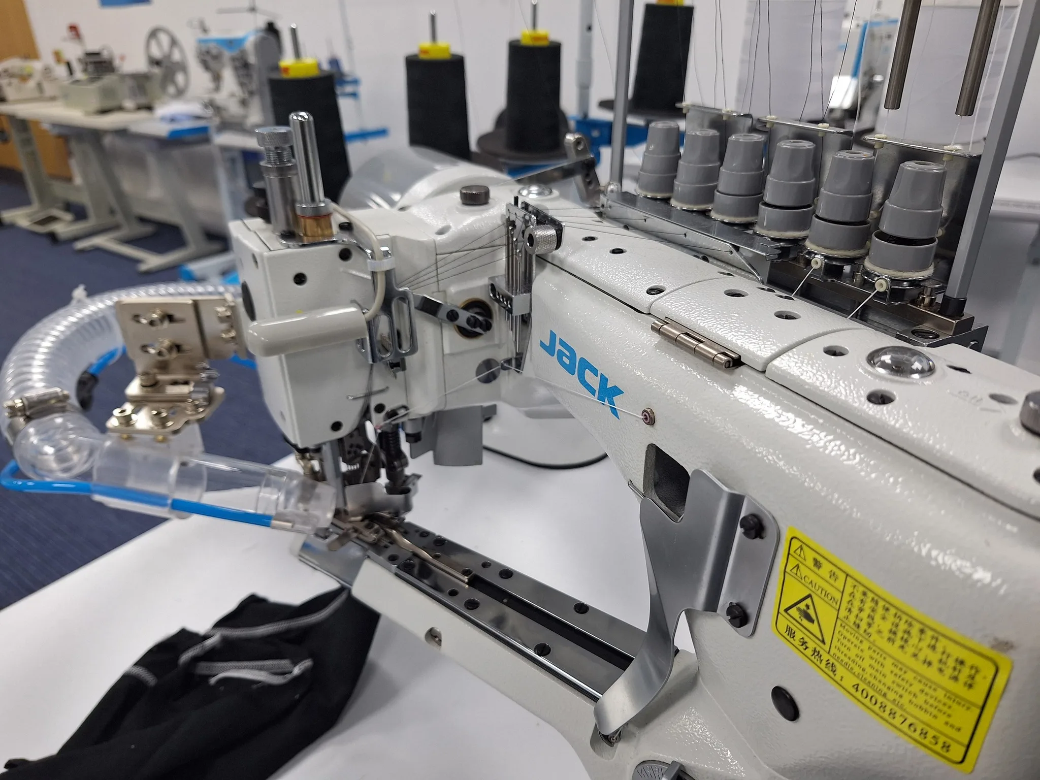 Jack JK-8740C Bending Arm Type Four Needle Six Thread Attaching Sewing ...