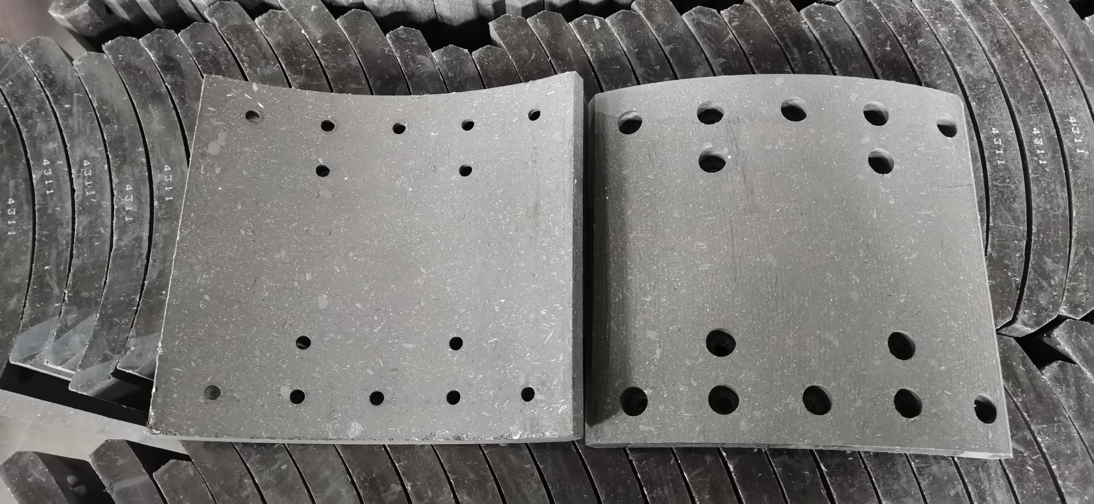 Truck Brake Shoe 4311 - Heavy Duty Trailer Brake Assembly