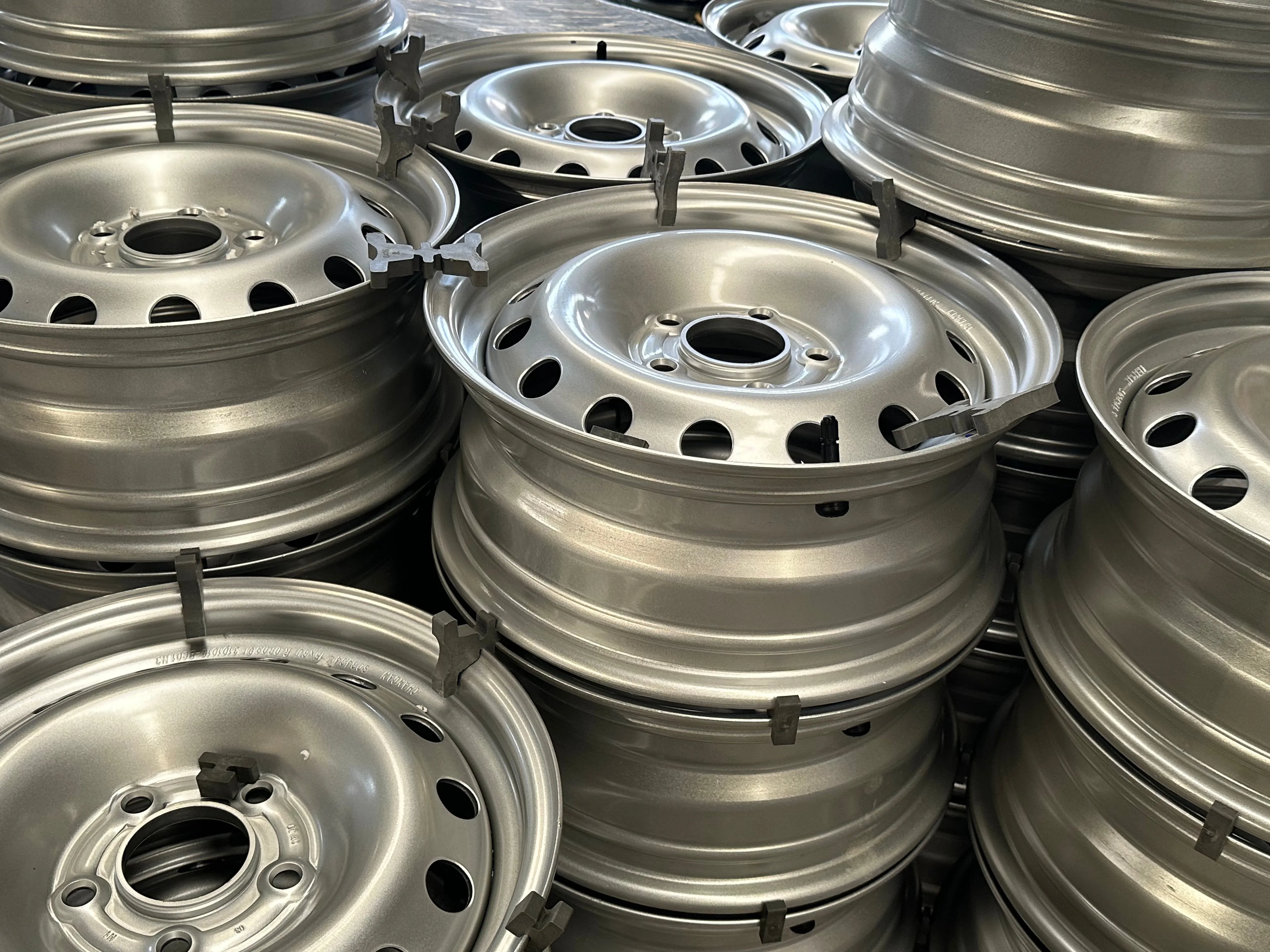 New Customizable Iron Car Wheel Hubs with Auto Brake Discs-OEM Service ...