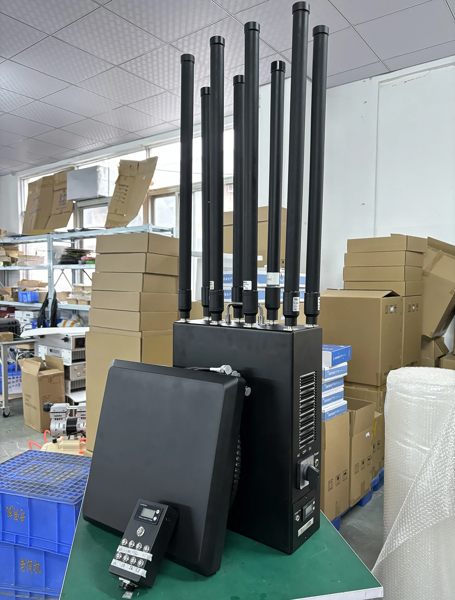 Backpack 8 Channel Uav Anti Drone Device 433m 900m 1.5g 1.2g 2.4g 5.2g 5.8g Built-in Battery ...