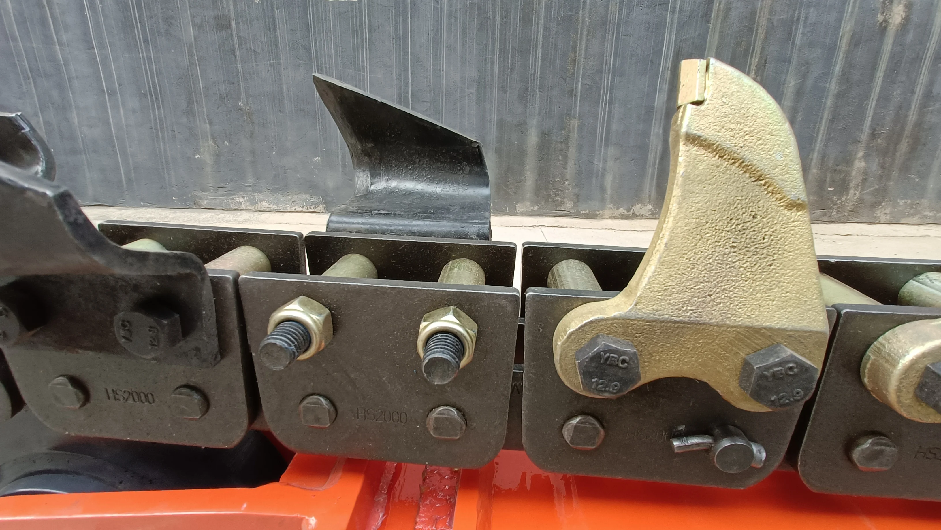 Use Front /back Mounted Chain Saw Trencher Machine Chain Type Tractor ...