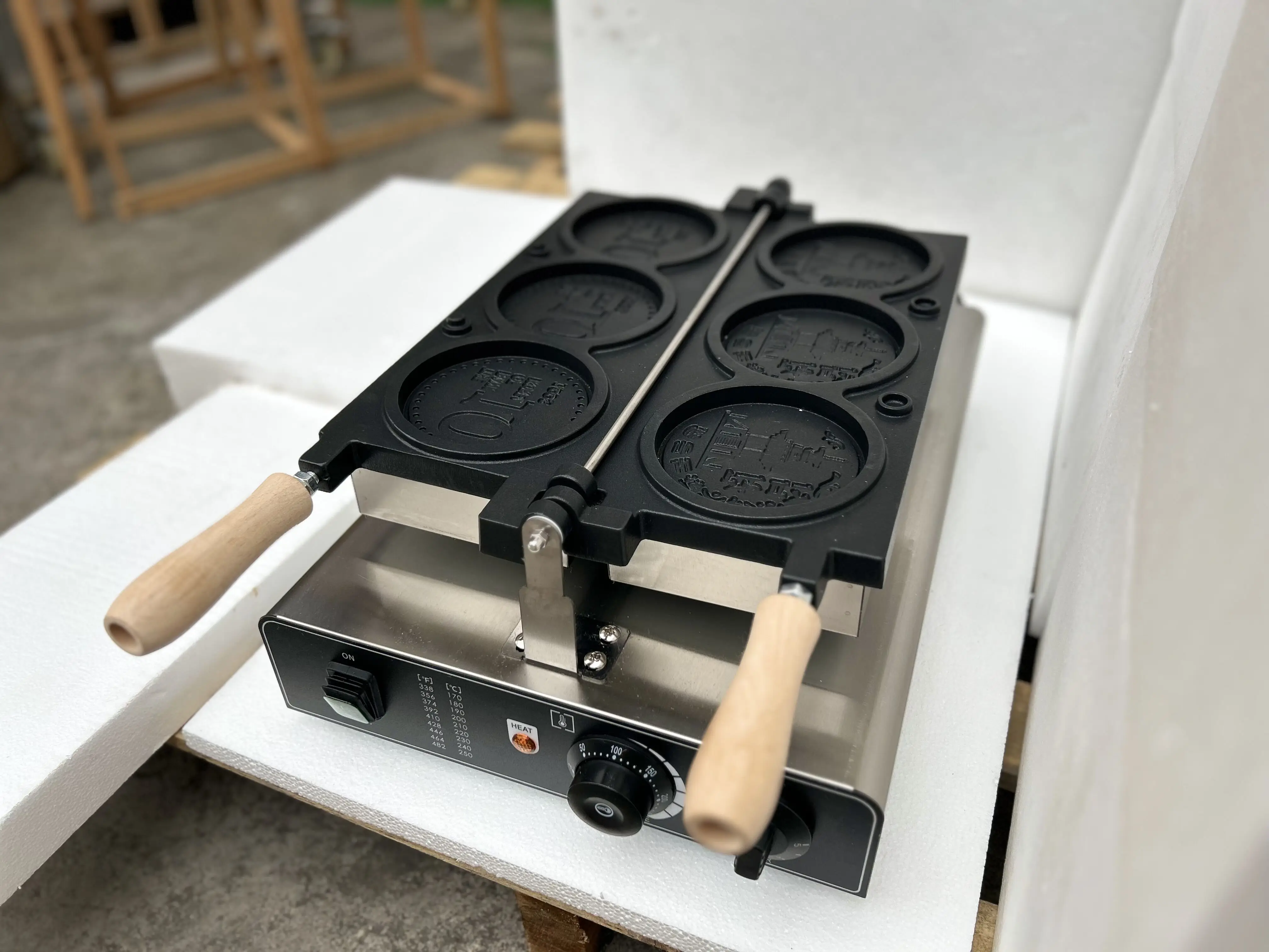 Stainless Steel Non-Stick 3 in 1 Gold Coin Waffle Maker