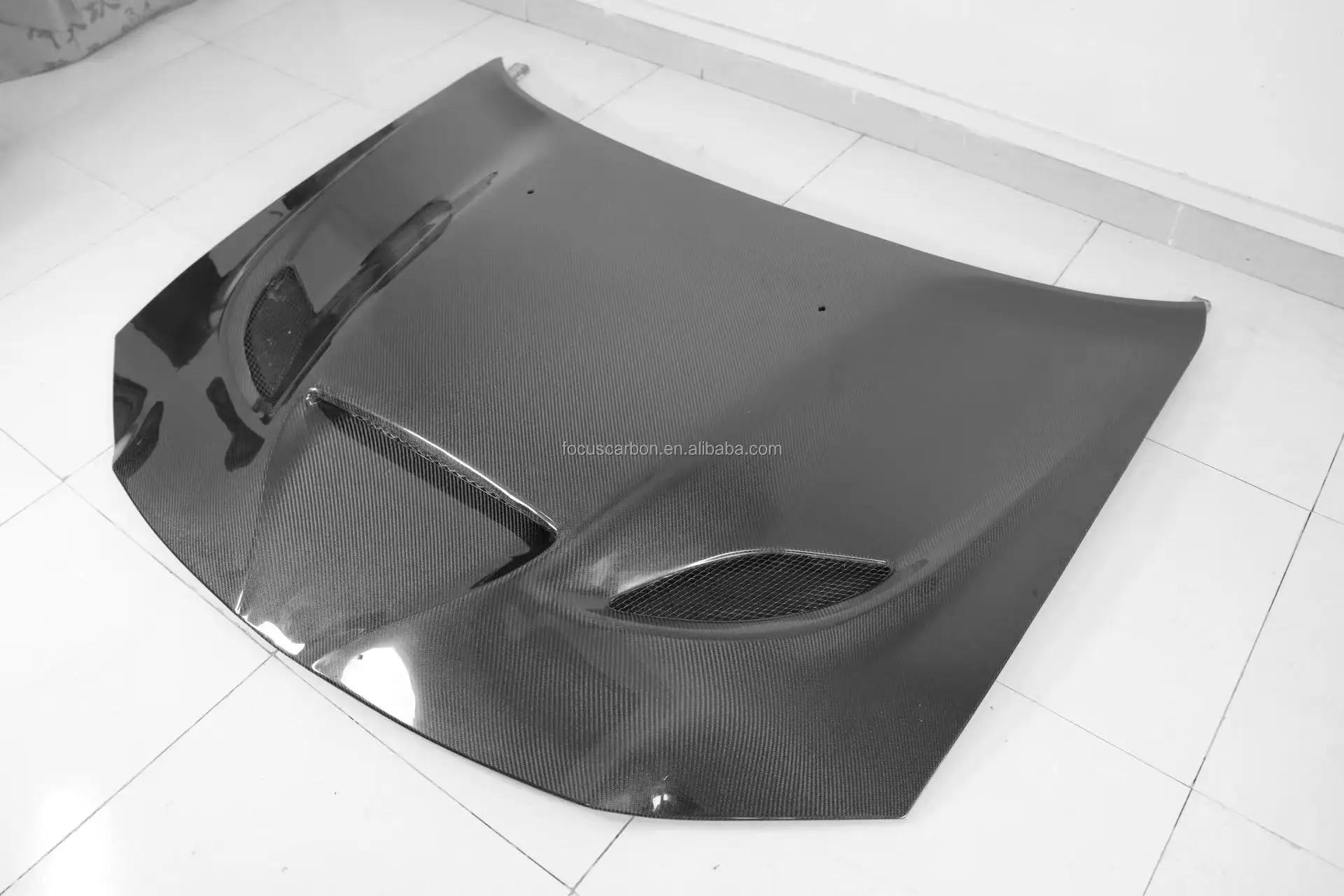High Quality Carbon Fiber Engine Cover Hood for Chrysler 300C SRT