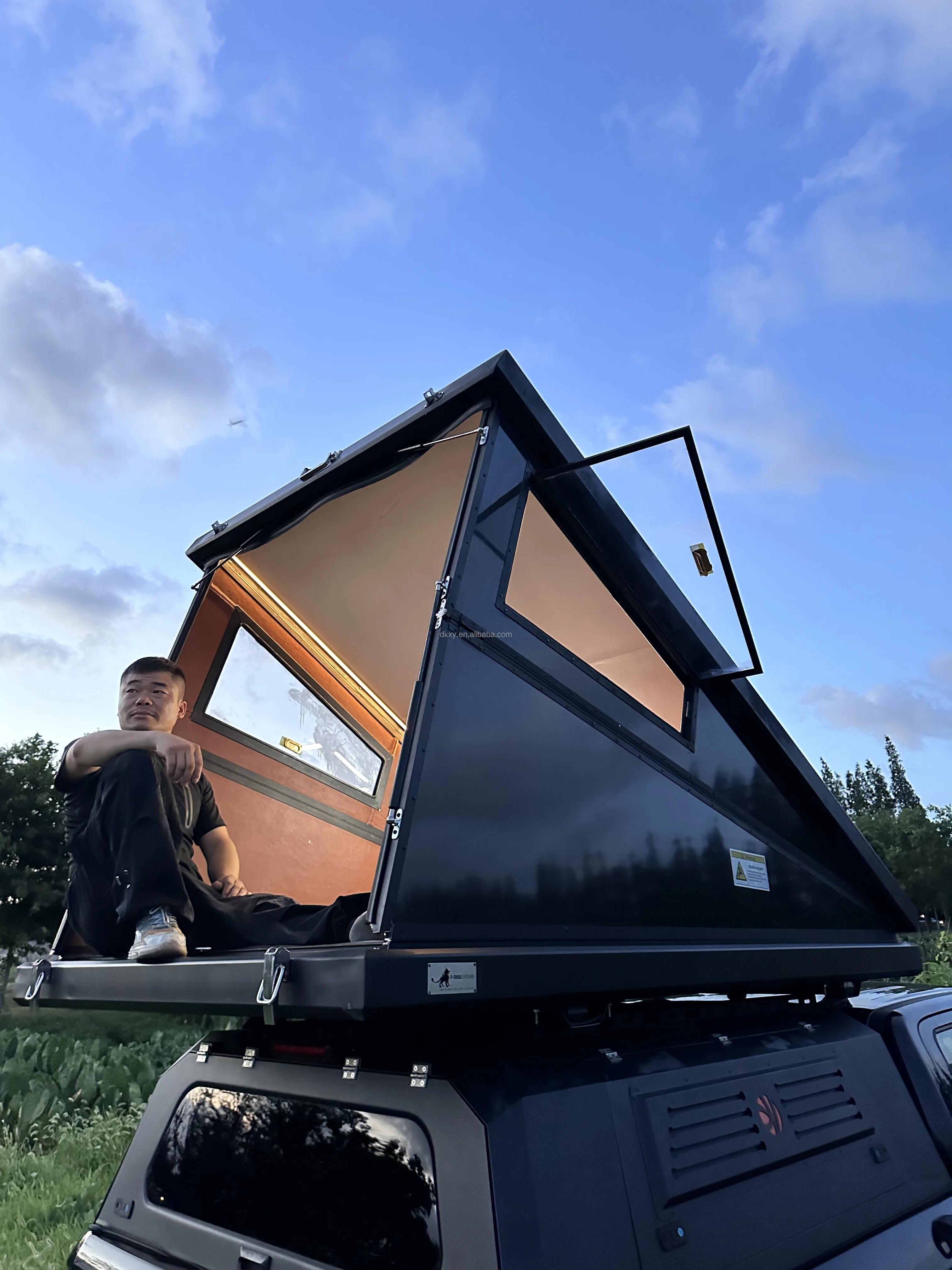 P SHOW Clamshell Carbon Fiber Rigid Panel Rooftop Dewelling Camper for ...