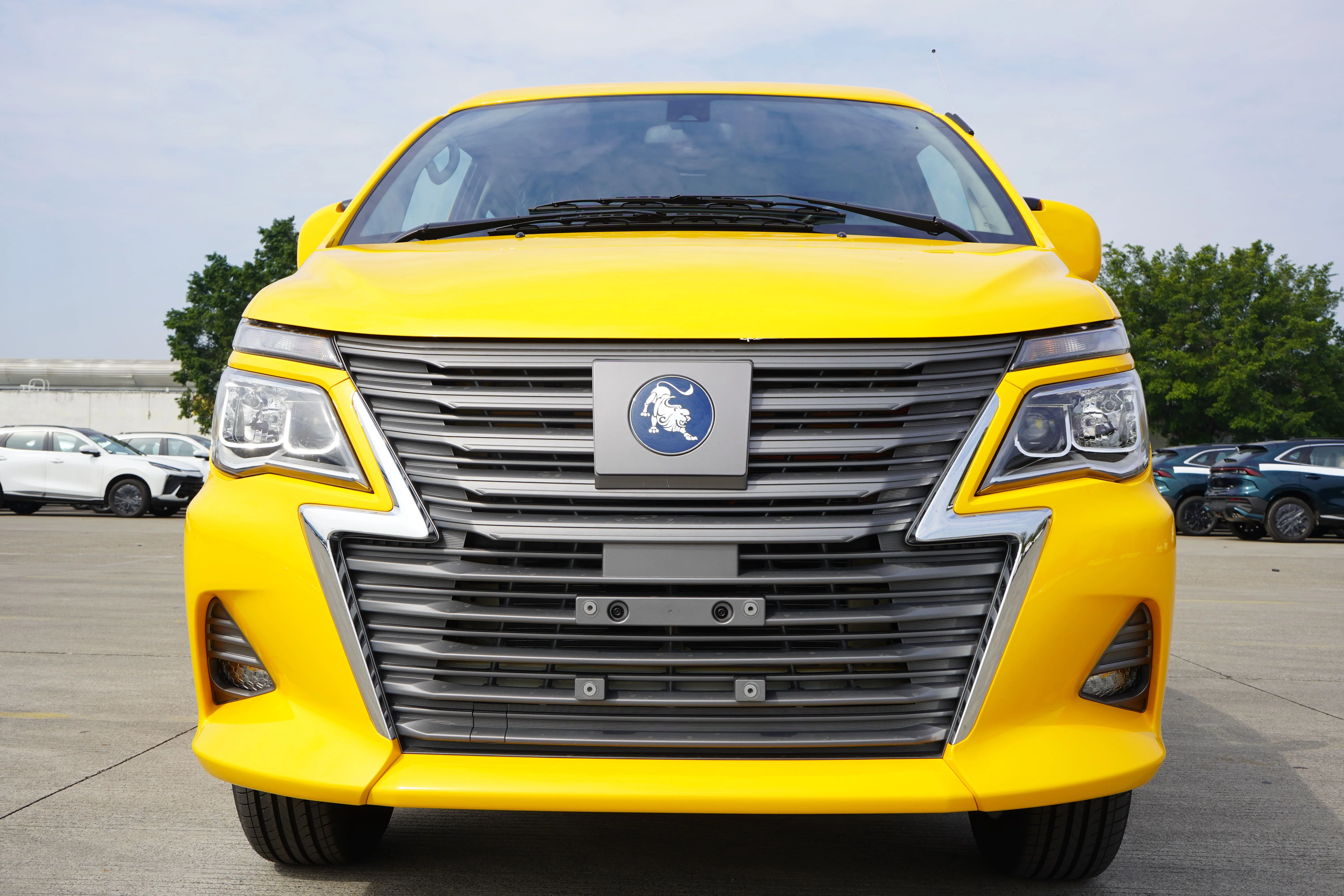 2025 Dongfeng Forthing M5 EV Car - 11 Seats, 460km Range