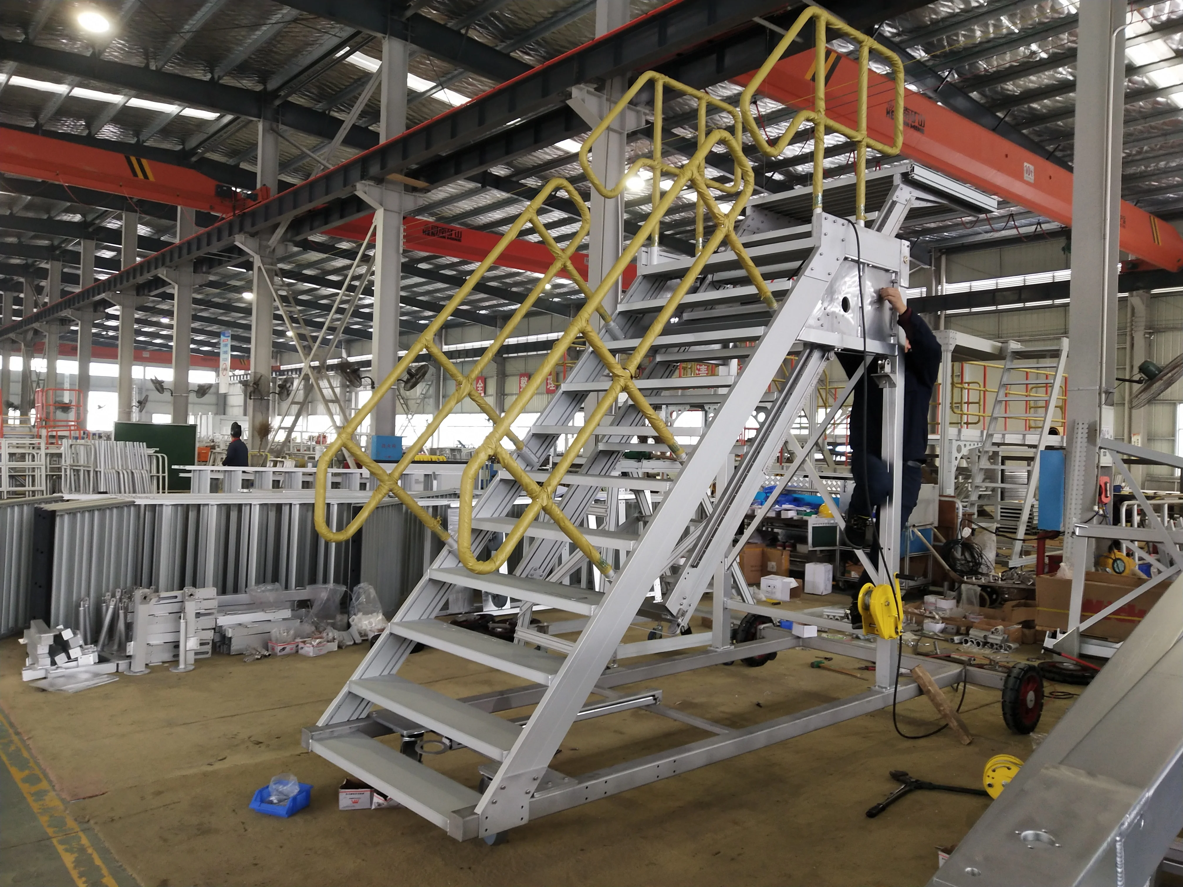 Aluminum Aircraft Boarding Ladder With Electrical Adjustable Height ...