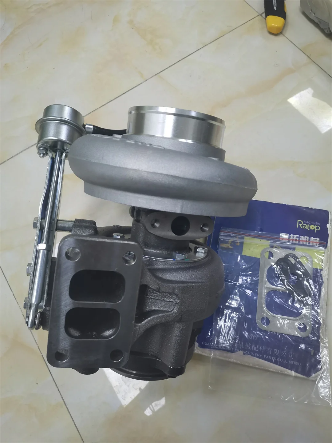 Turbocharger D65 6D114 Engine Parts - 4046107, 4089916, 4038537, 6745 ...