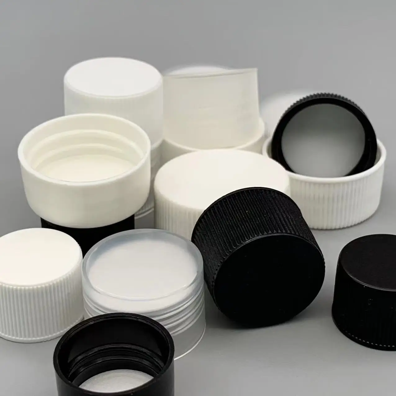 Black Vertical Grain Smooth Plastic Cap Screw Lid for Bottles 24mm 28mm ...