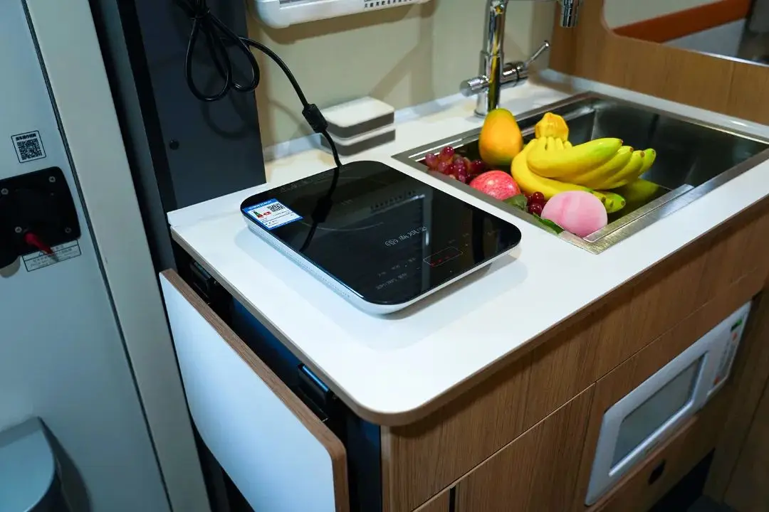 Chinese Rv Trailer With Rv Kitchen Powerful Battery 6 People Motor Home ...