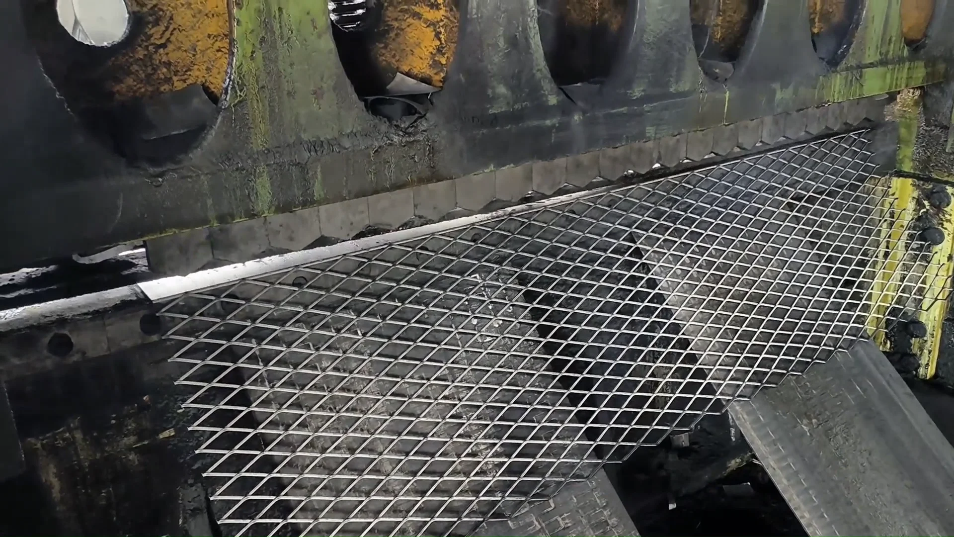 Expanded Metal Mesh China Expanded Metal For Gutter Guards 2 Wire Mesh ...