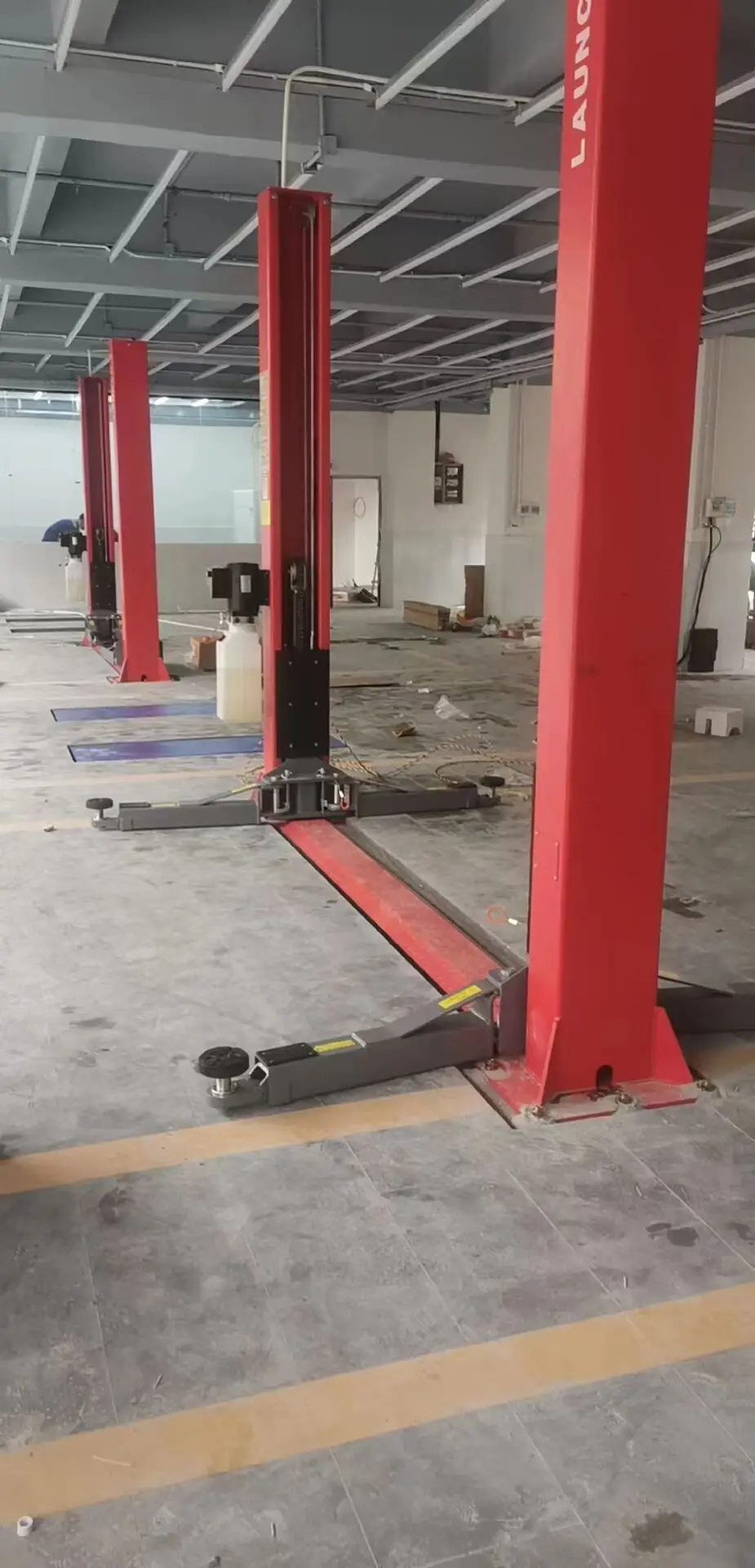 3.5T Launch TLT235SB Car Lift - Efficient Hydraulic Solutions