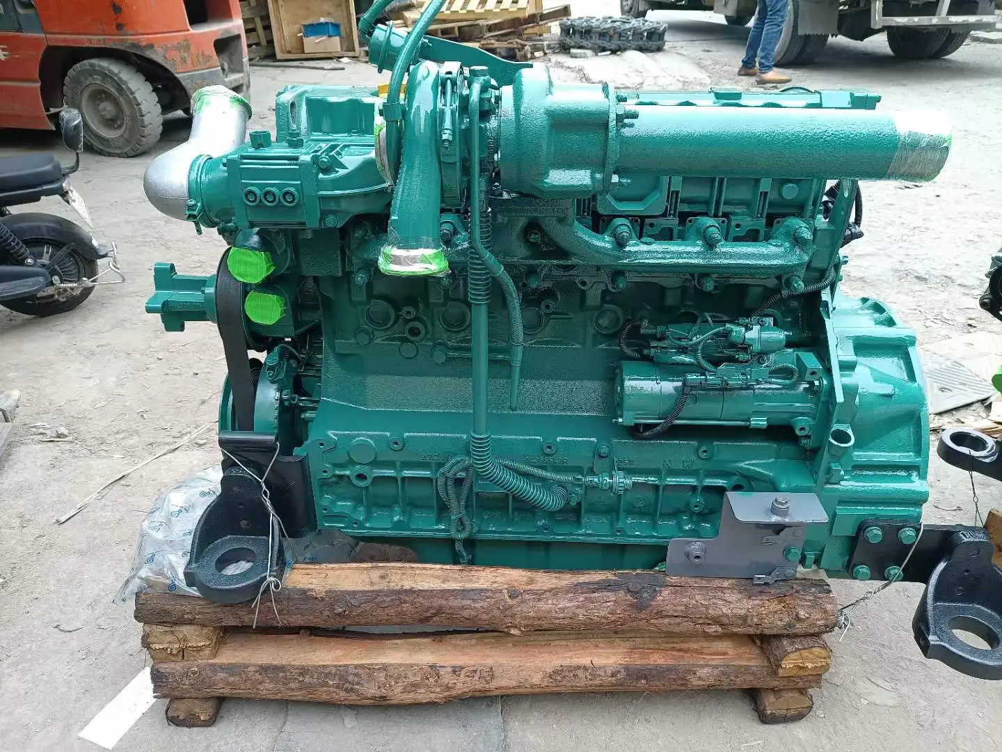 VOLVO D12D 460 FH2 Engine - Reliable Power for Construction