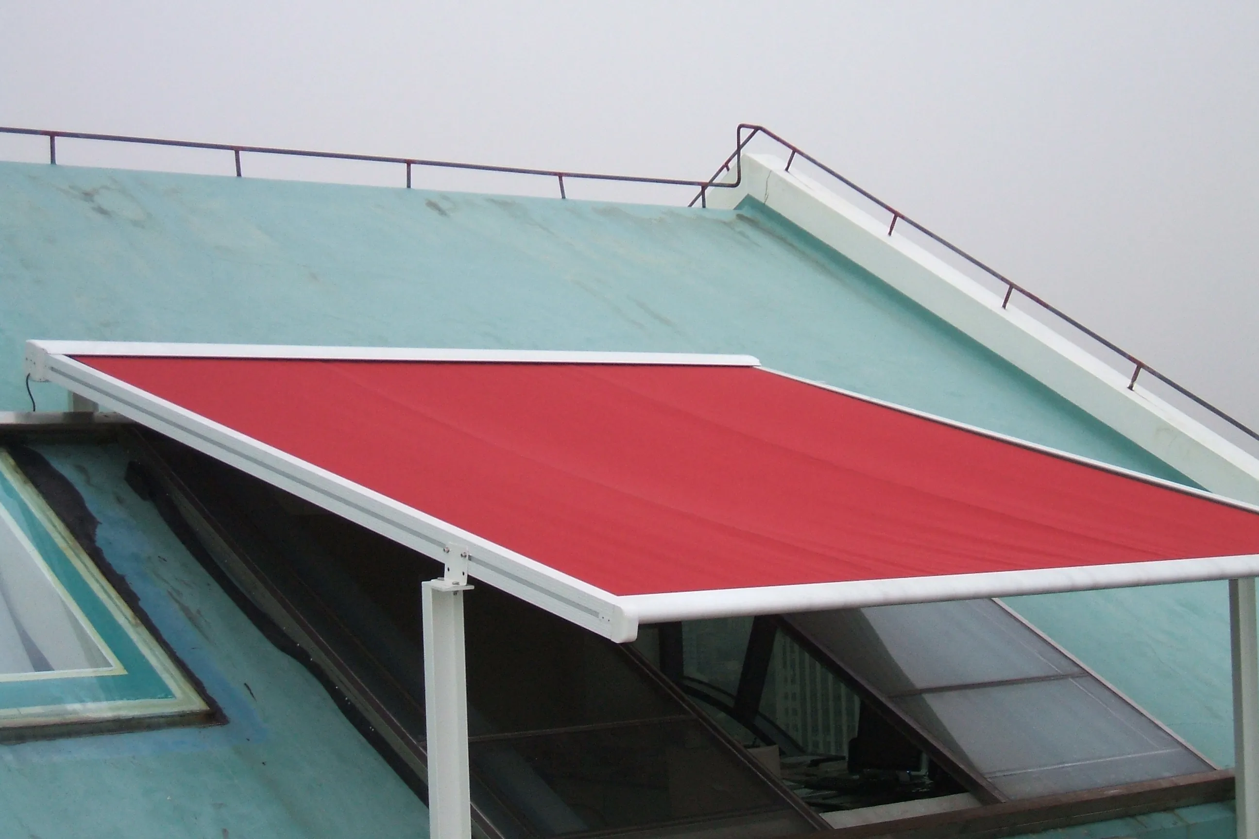 Motorized Aluminum Skylight Awning Horizontal Retractable Sunroom Roof ...