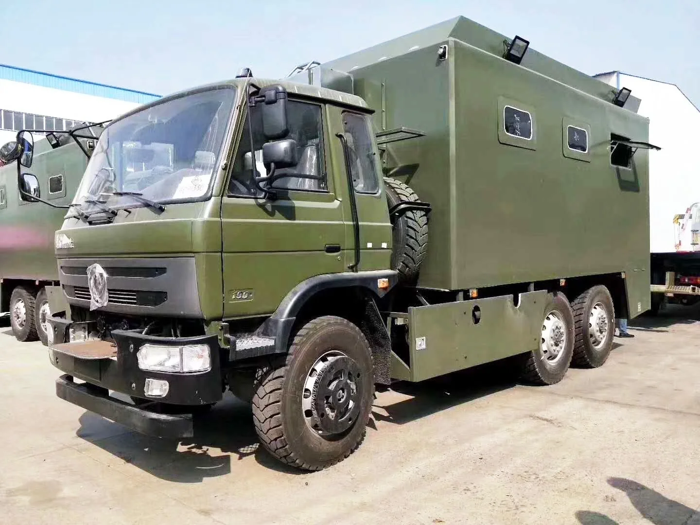 China Brand 6X4 RV Motorhome Campervan with Bathroom