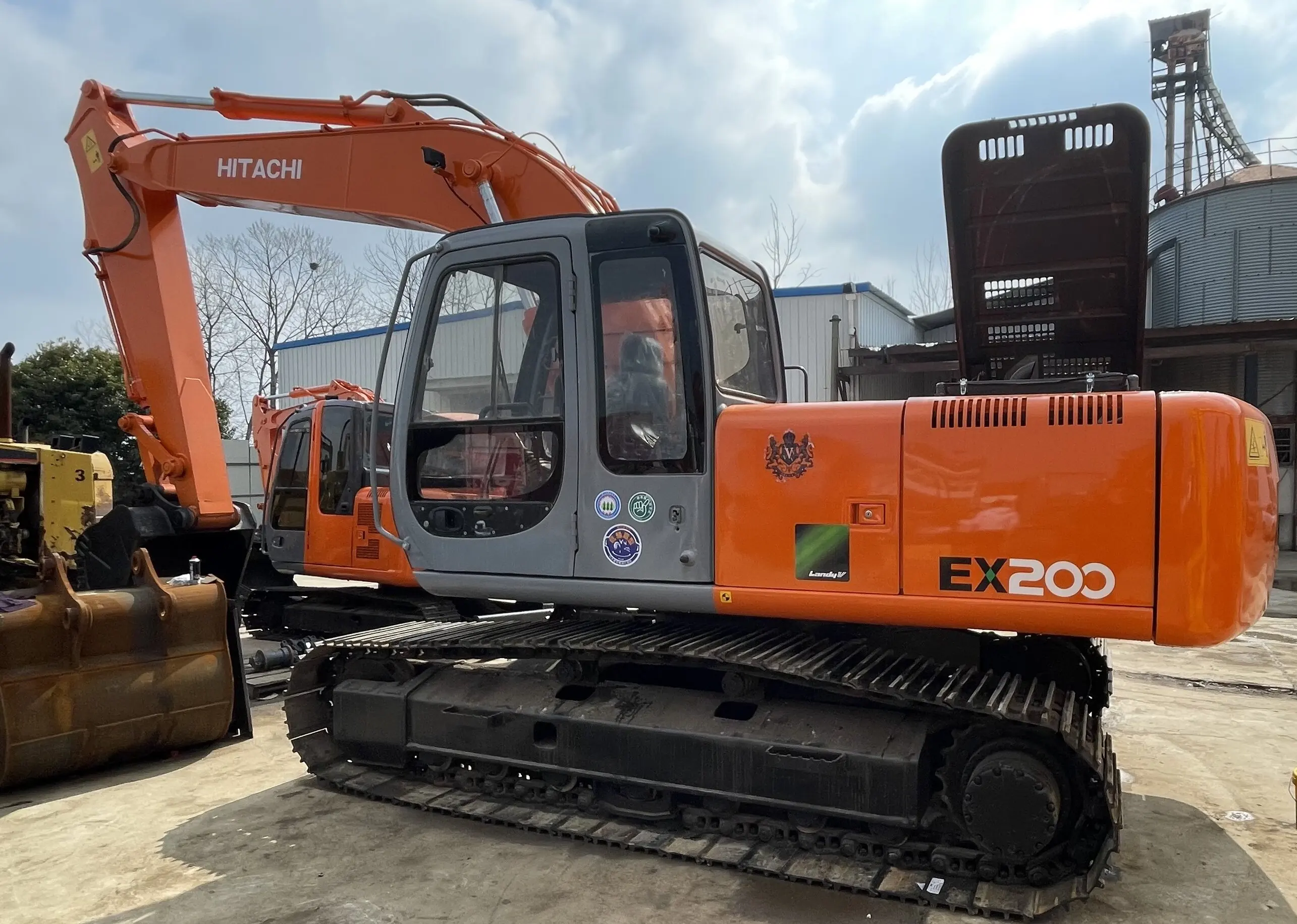 Hot And Efficient Hitachi 200-5 Second-hand Excavator In The Original Factory On Sale - Buy ...