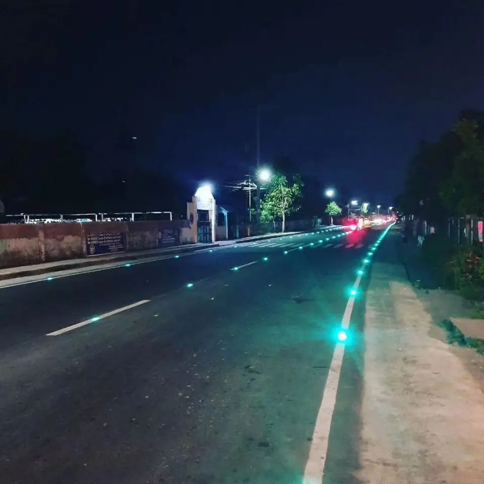 G105 Solar Powered Ip68 Heavy Duty Aluminum Cat Eyes Flashing ...