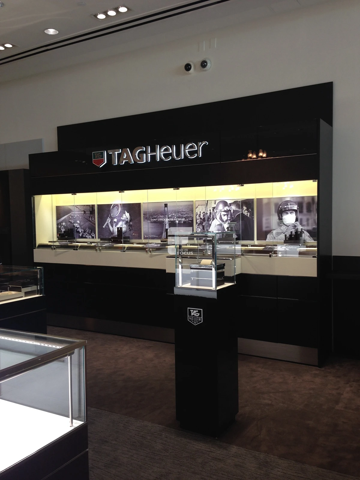 Luxury Watch Shop Counter Glass Showcase High-end Watch Shop Interior ...