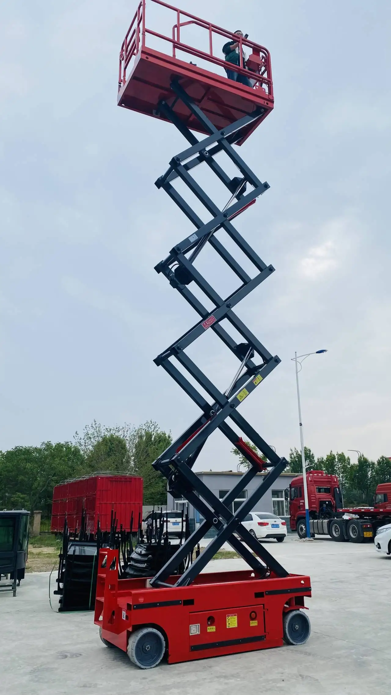 6m Electric Lifting Platform 8m Scissor Lift Platform 12m Foldable ...