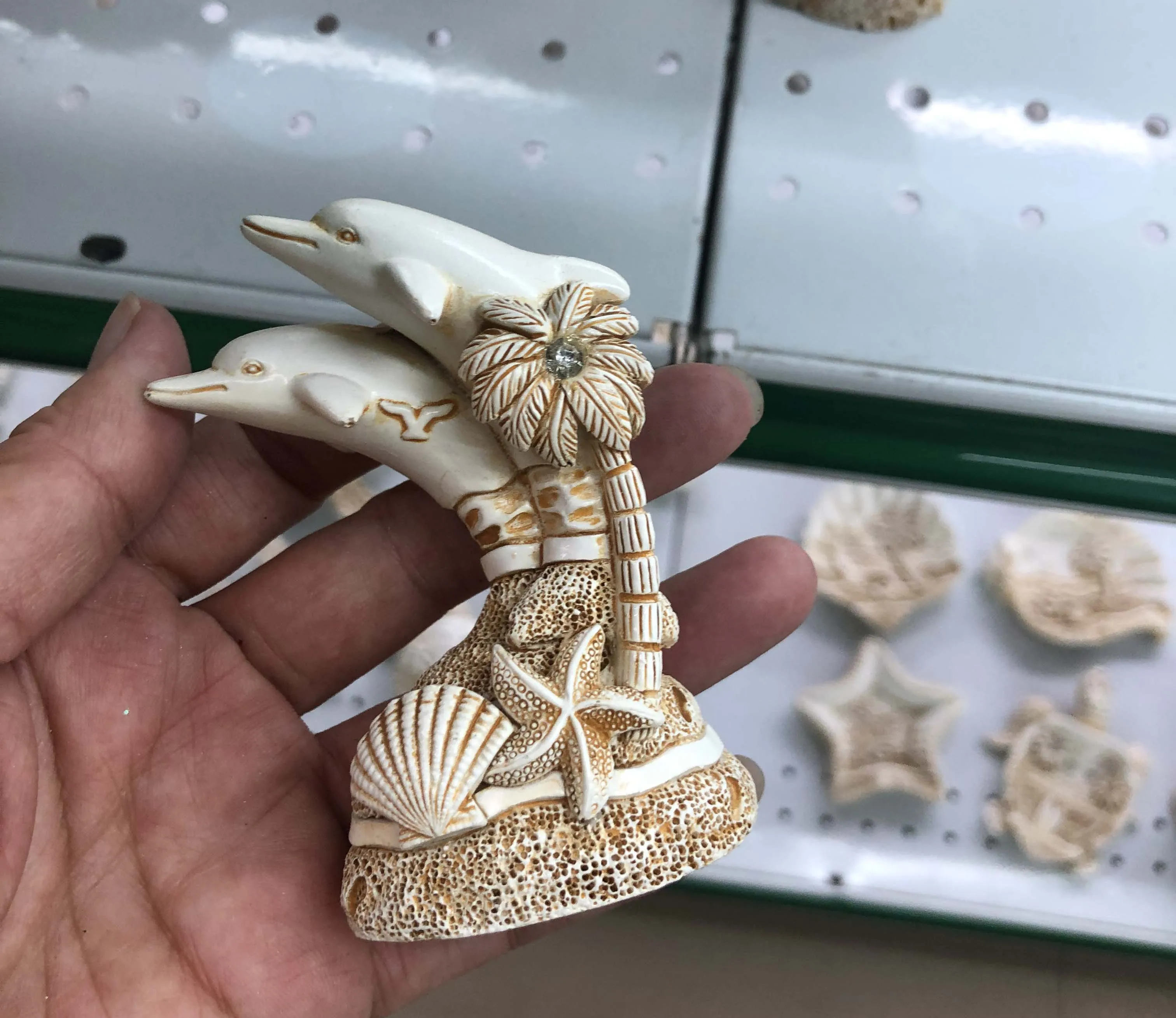 Factory Customized Water Globe Polyresin Material Snow Globe with Sea ...