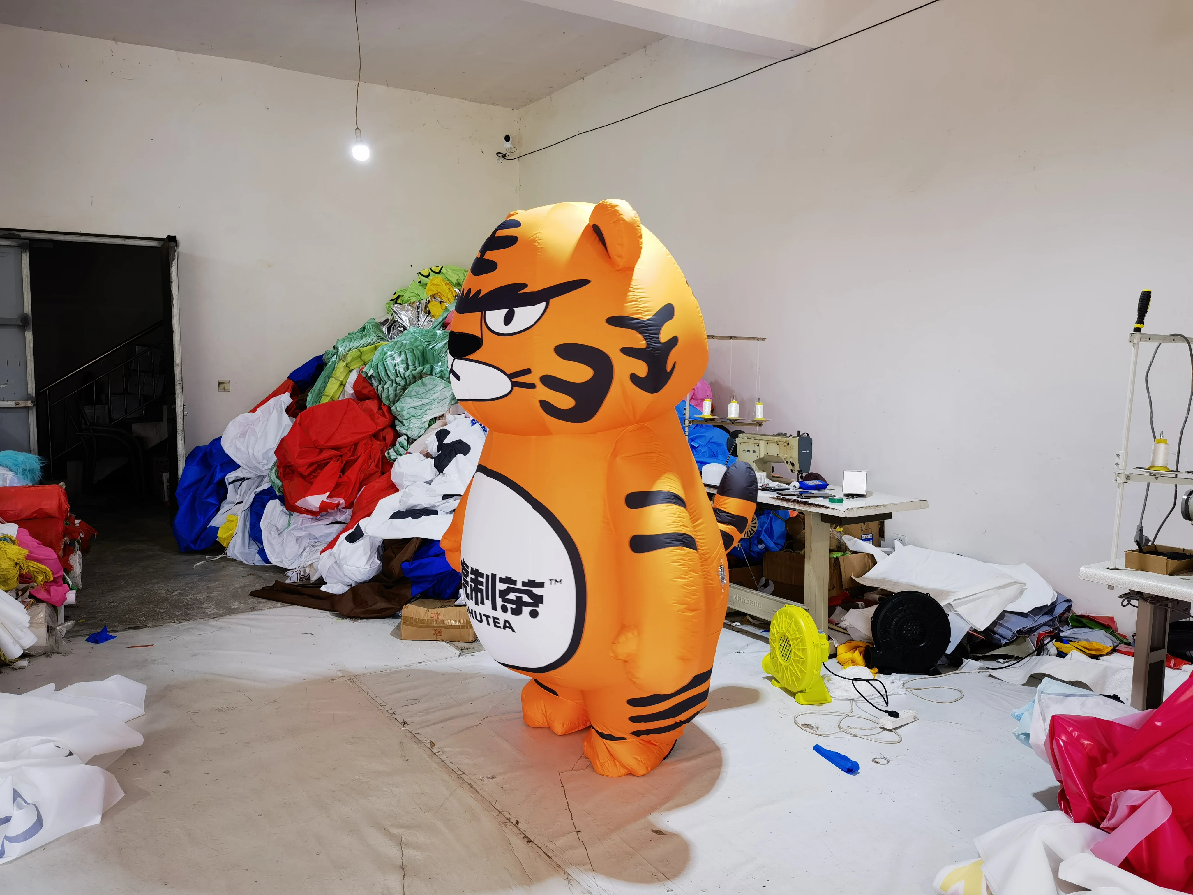 Customized Inflatable Wearable Tiger Character Inflatable Cartoon Tiger ...