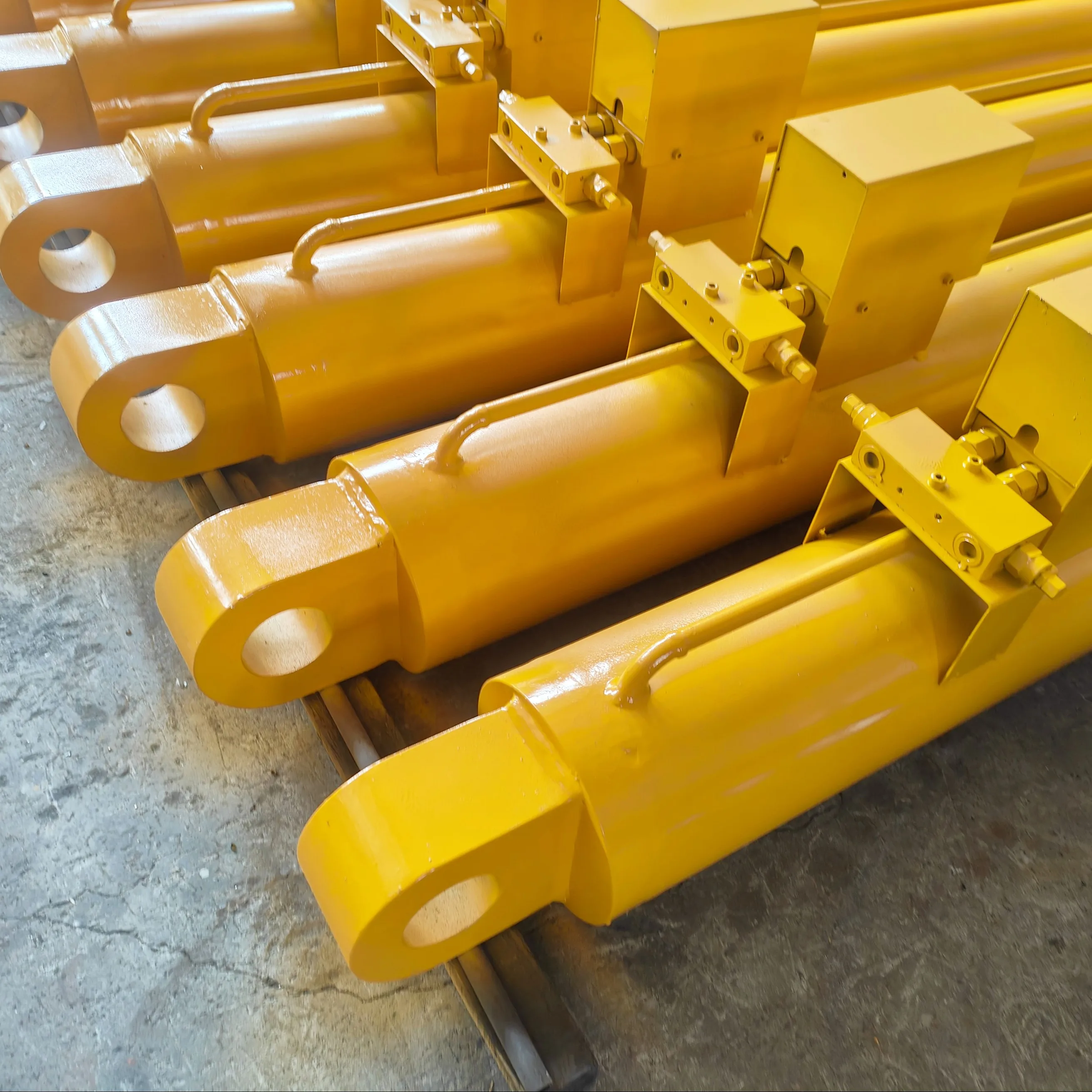 2000 Mm 2500 Mm Long Hydraulic Cylinders - Double Acting