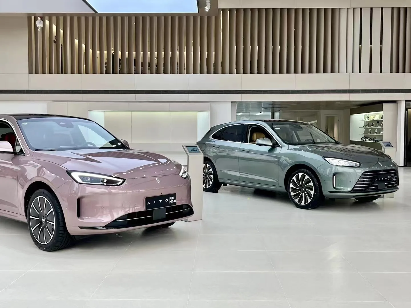 Seres 2025 AITO M5 - Affordable Electric SUV with All Advantages