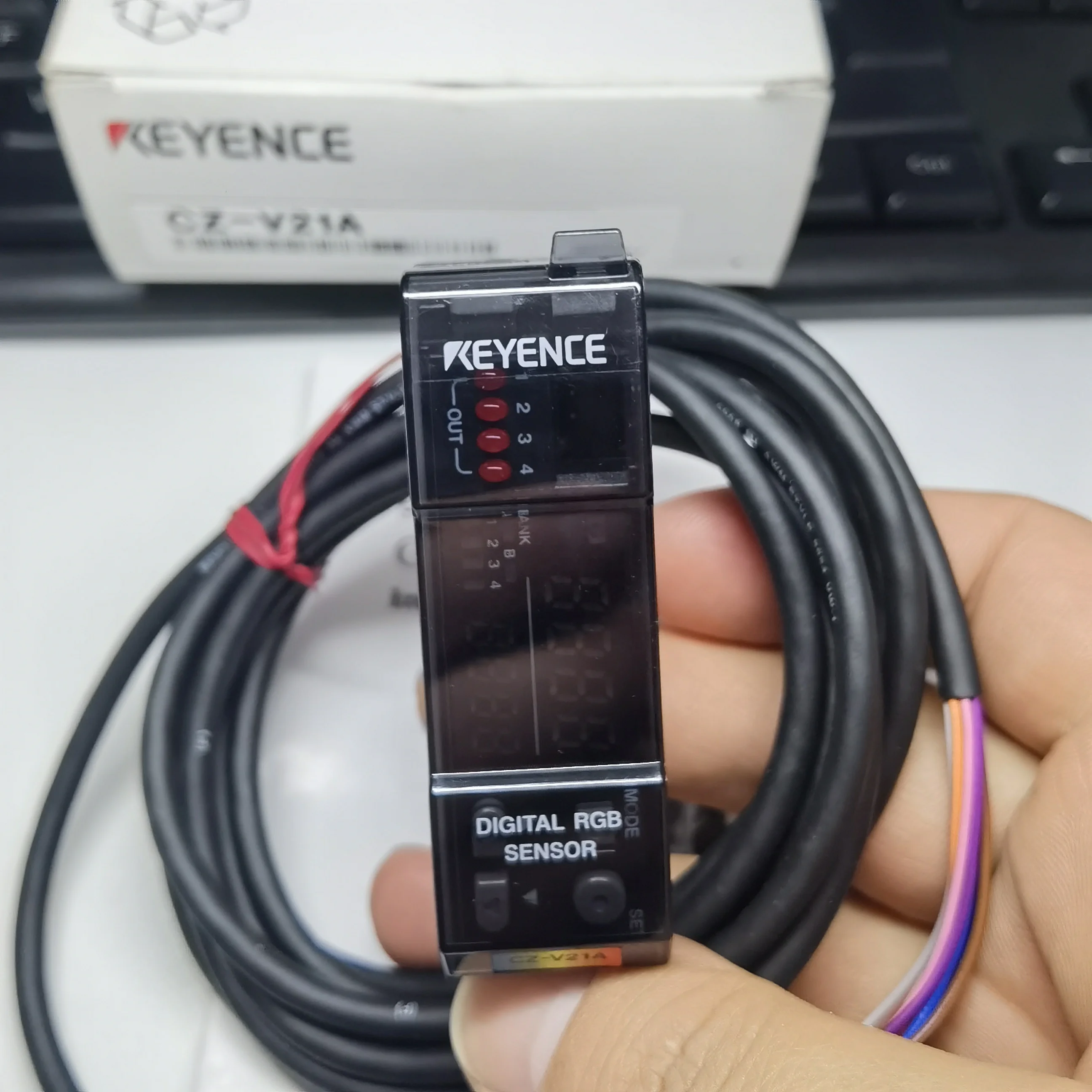 Keyence Amplifier Unit Main Unit Npn Cz-v21a For Rgb Digital Fiberoptic ...