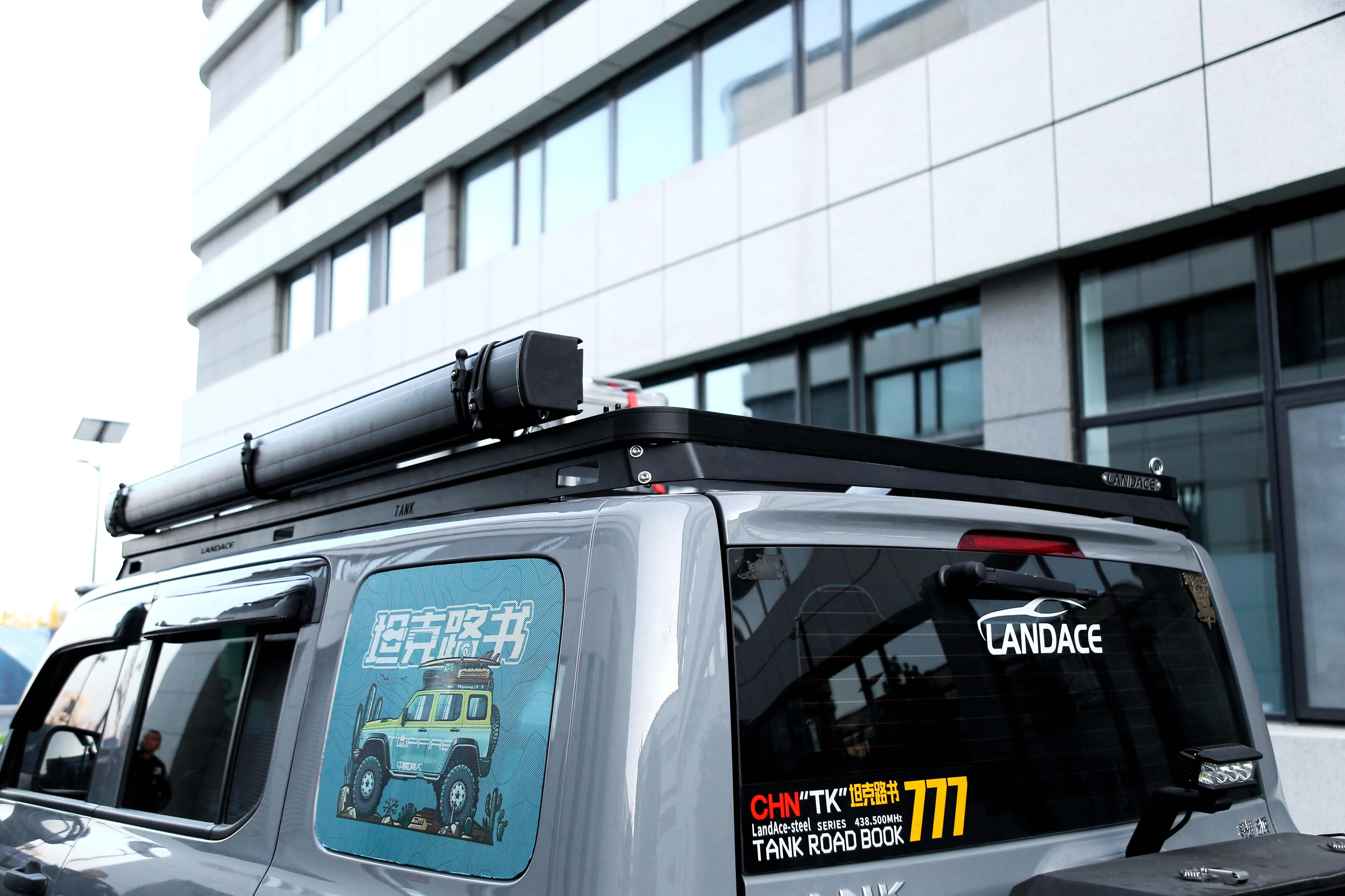 Tank 300 Flat Customized Off Road 4x4 Aluminum Rooftop Cargo Carrier ...