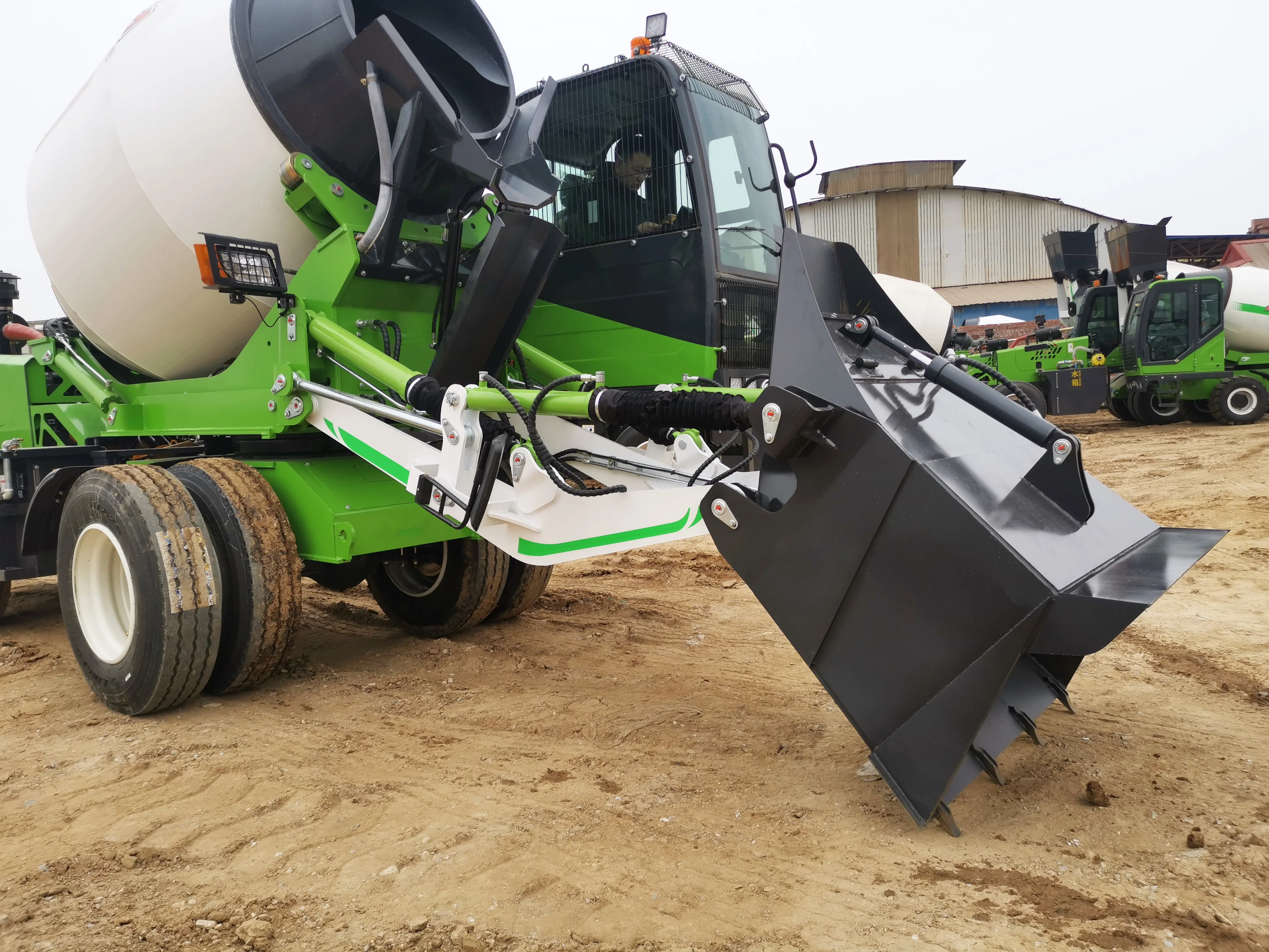 Mobile Transit Truck Self Loading Concrete Mixer Truck With Water Pump ...