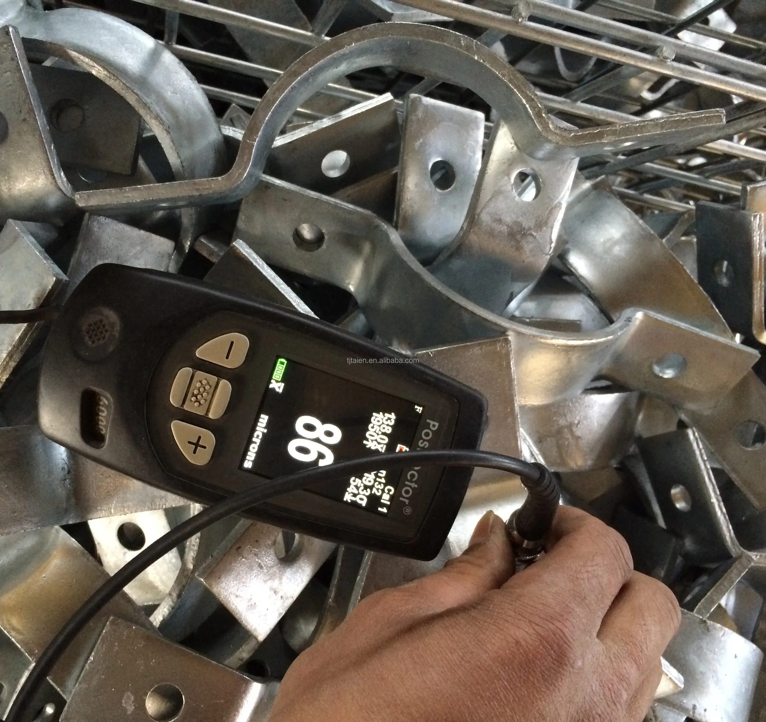 Galvanized Pole Fittings Cable Hoop/pole Clamp Type For 7.5m Or 9m ...