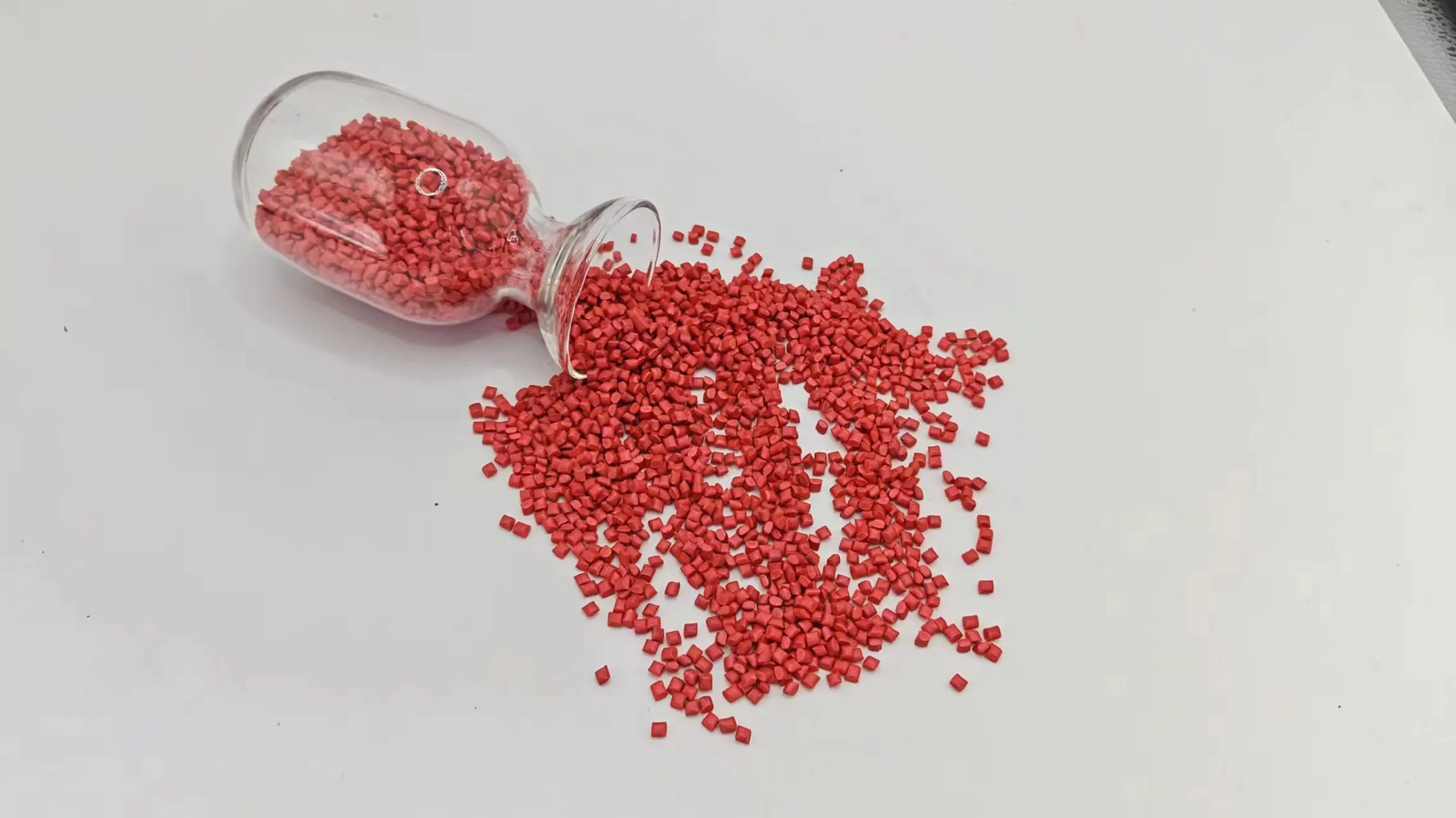 Using Color Masterbatch Particles As Raw Materials To Make Electric Toy ...