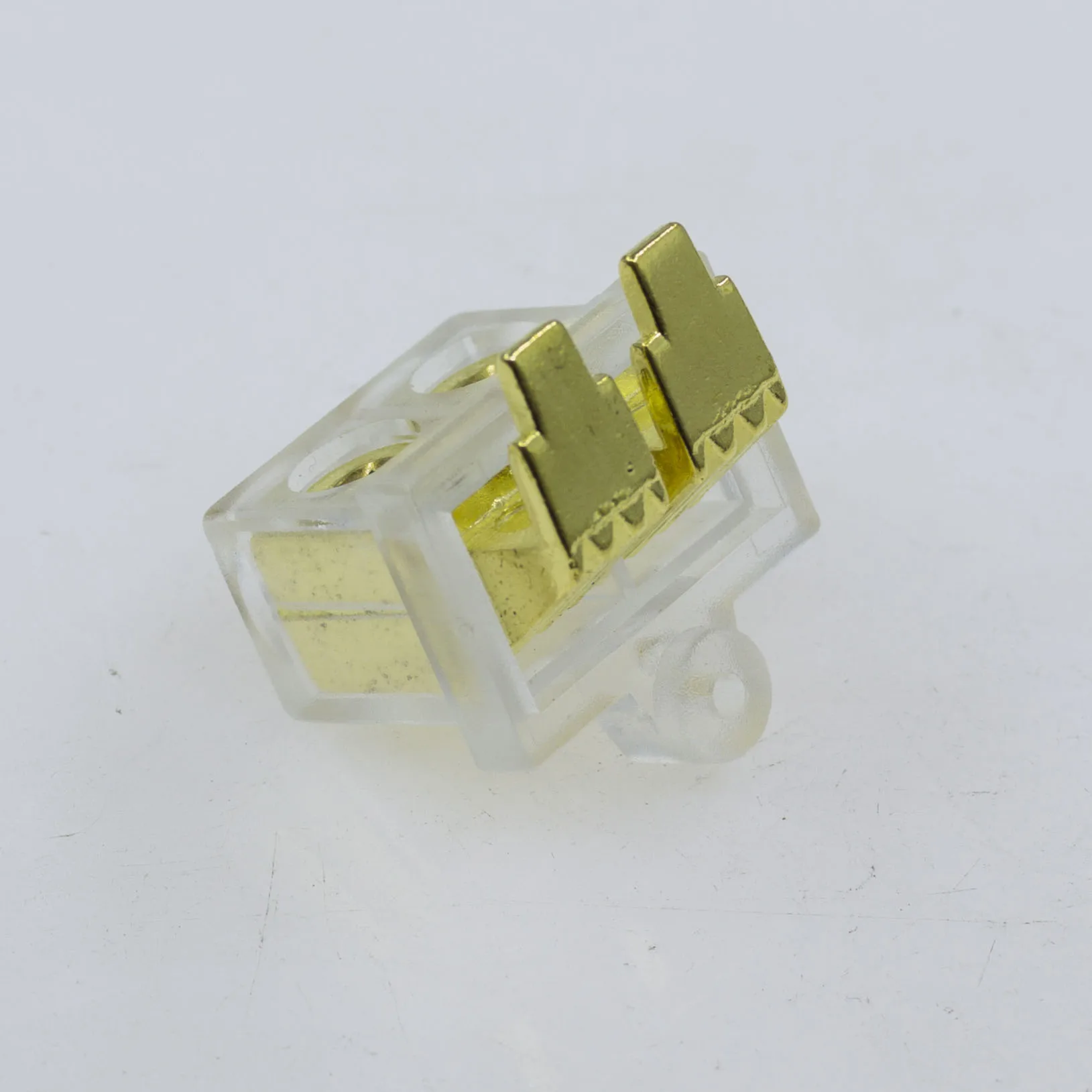 Gold-plated Terminals for Reliable Automotive Wire Connection