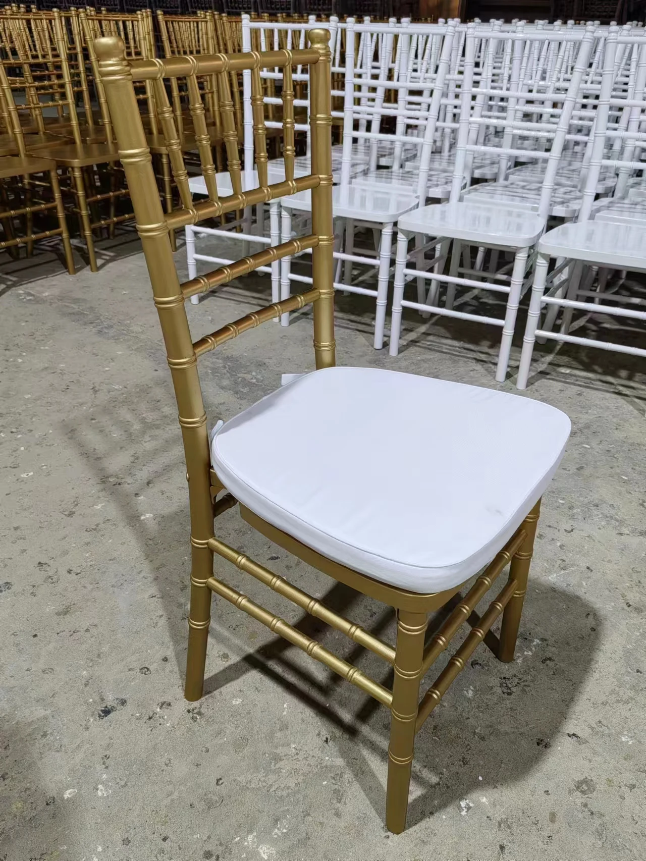Stackable Wholesale Wooden Antique Solid Wood Chiavari Chair For ...