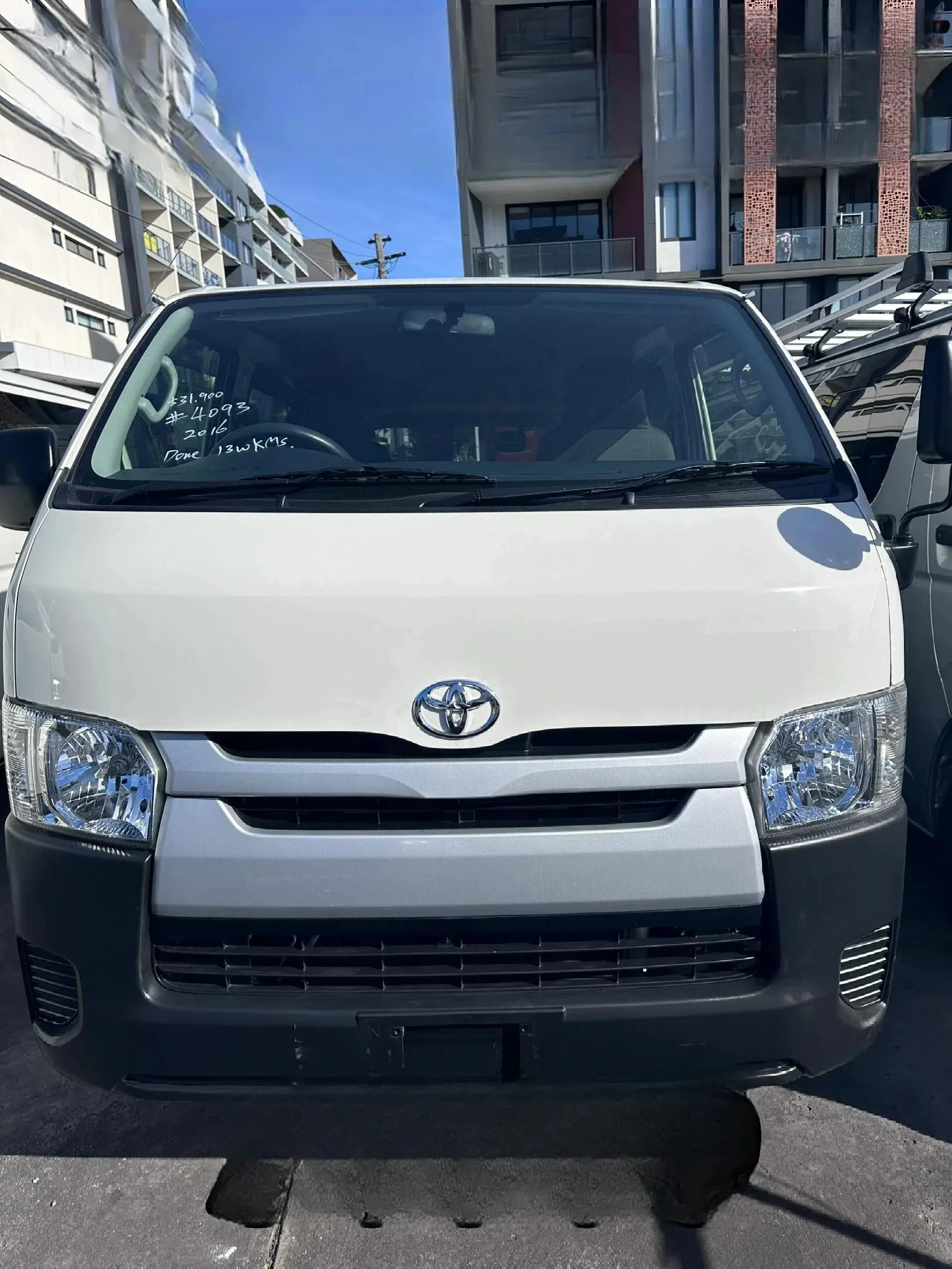 Spots Goods Used Toyota Hiace Van 9 Seaters Hiace Mini Bus Toyota Hiace ...